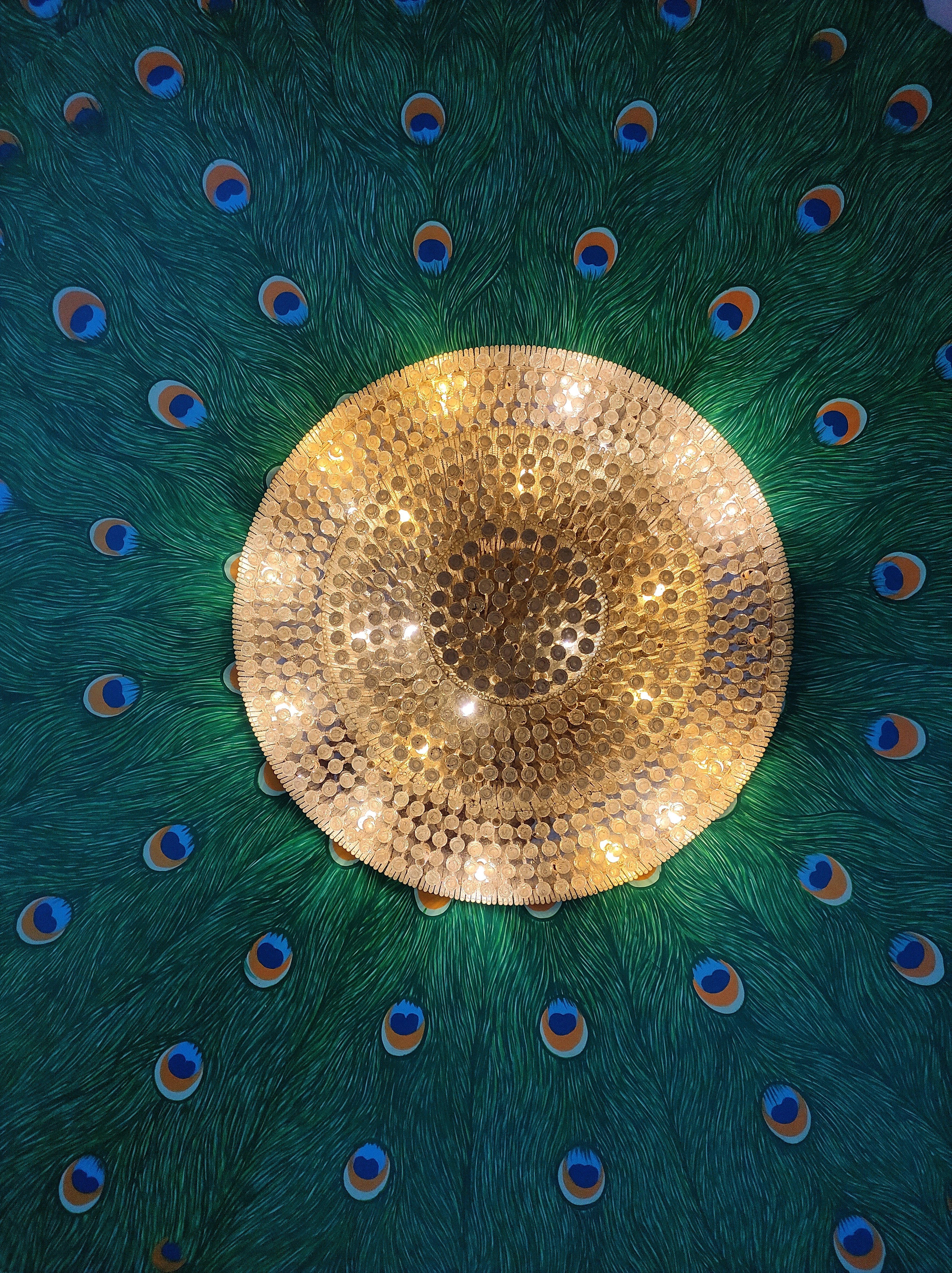 Emerald Veil: A Golden Center Amid Peacock Iris
