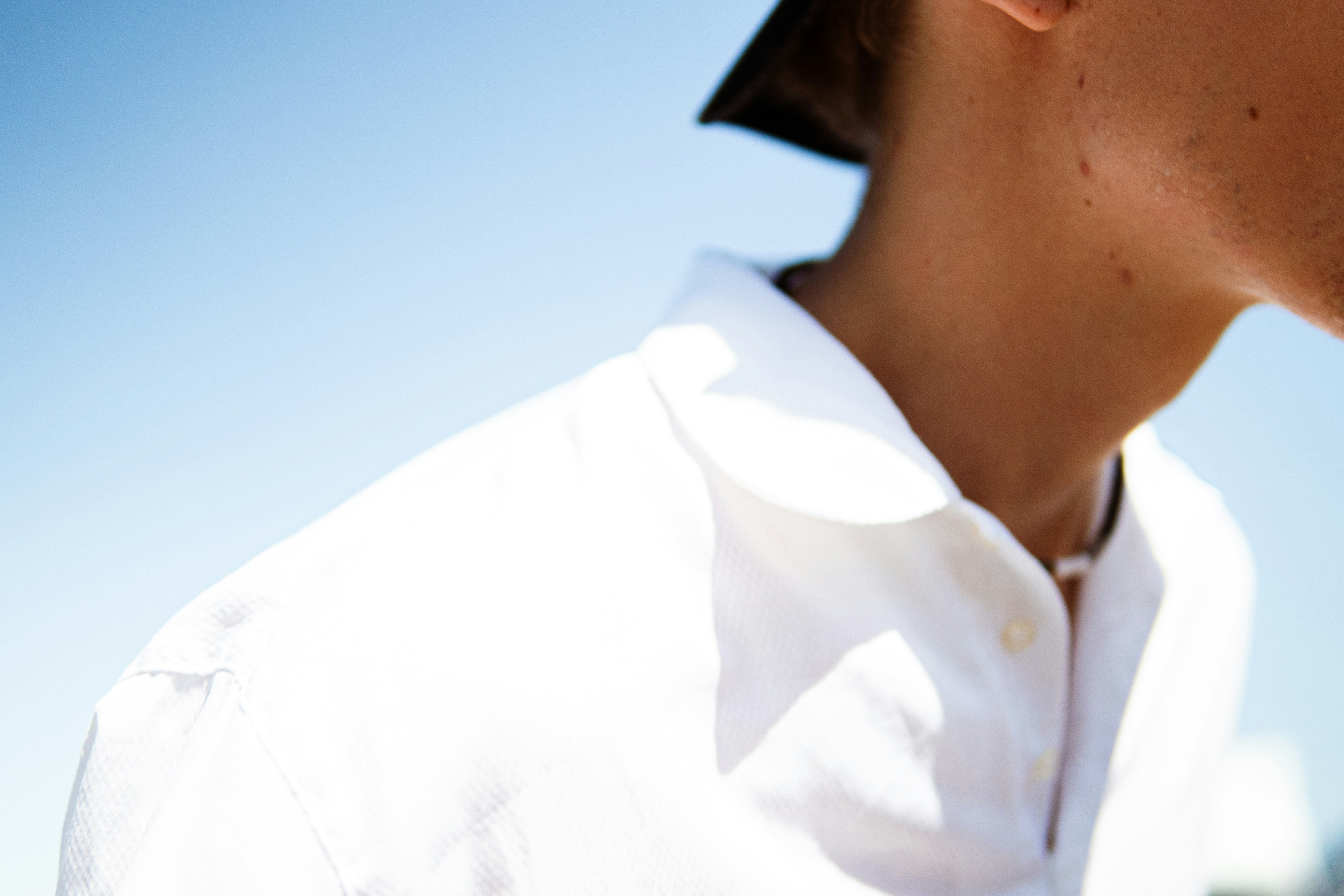 Sunlit Simplicity: A Study in White and Blue