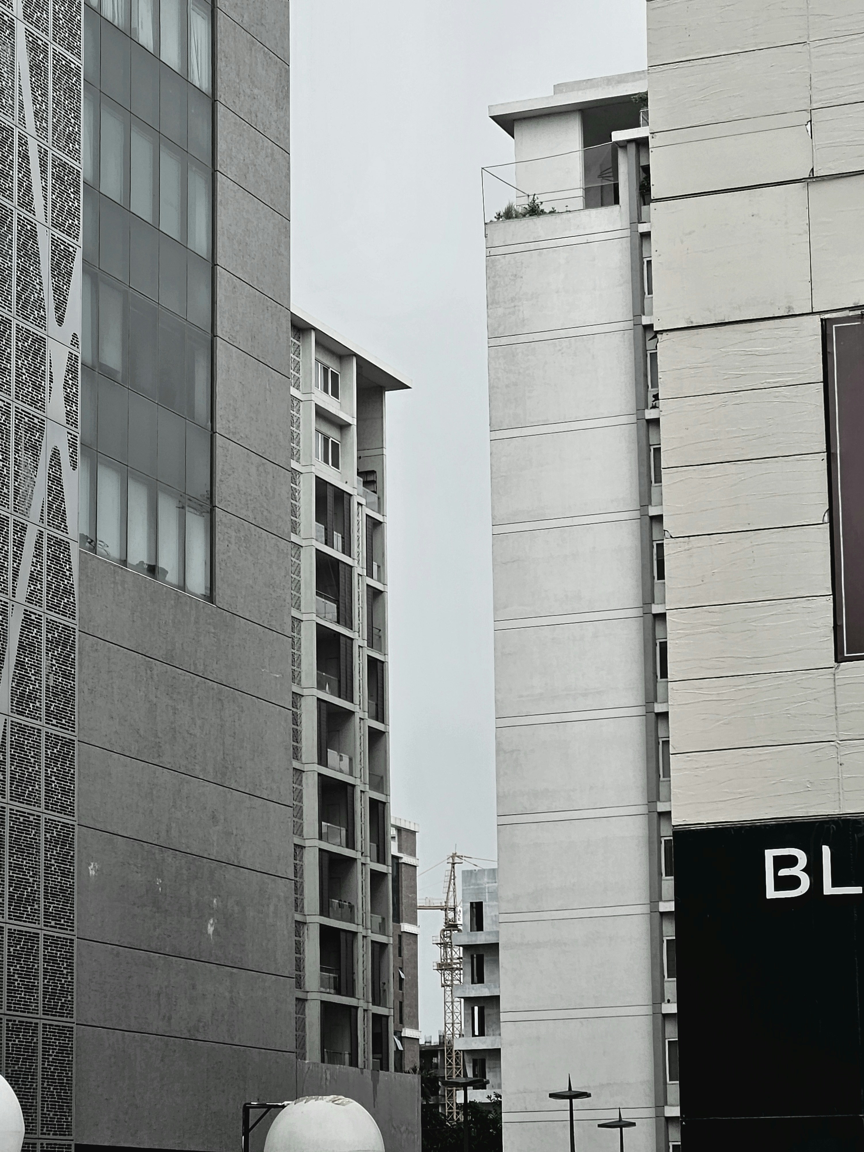 Between Concrete Giants: A Narrow Skyward Corridor
