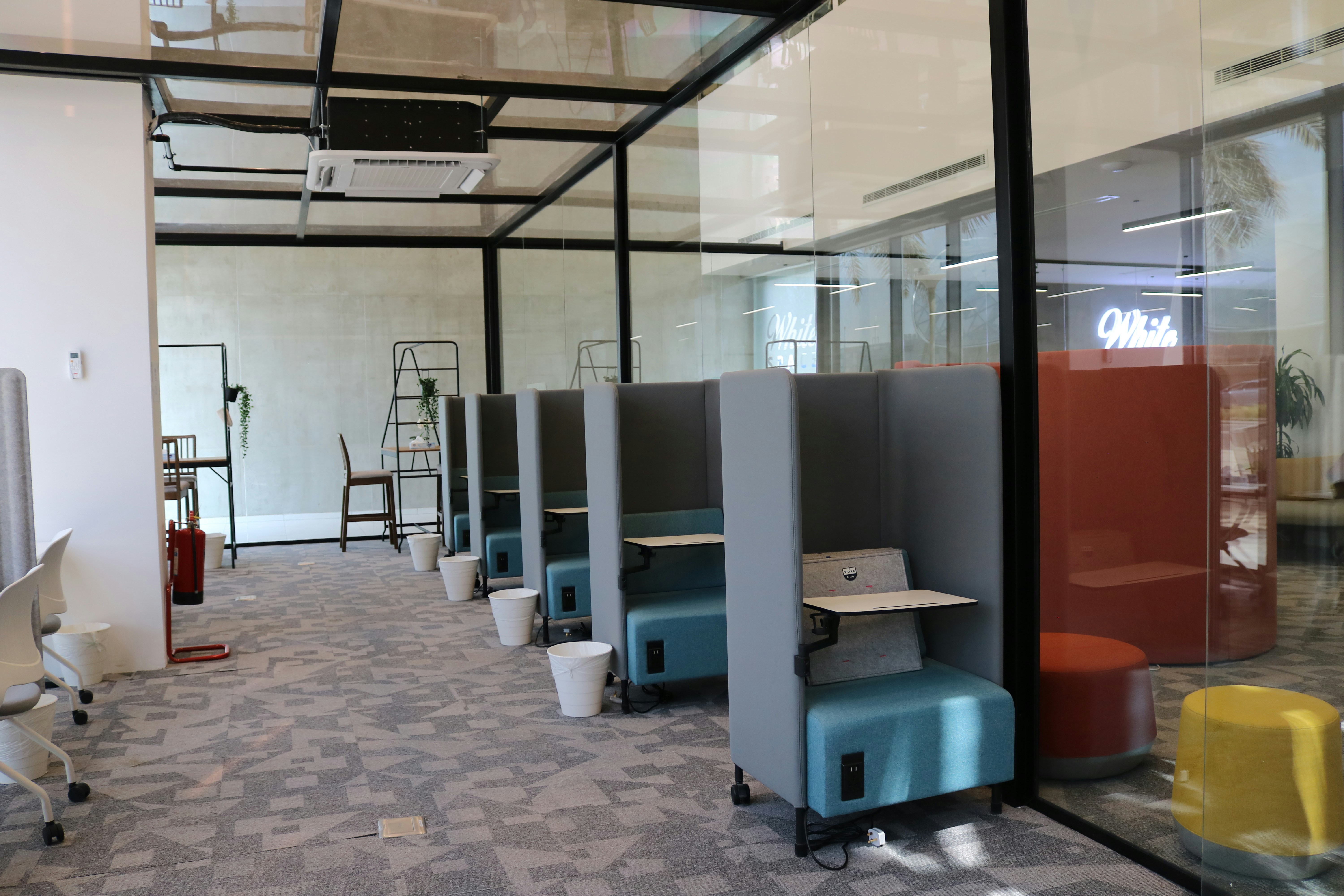 A room with a bunch of cubicles in it photo – Free Work Image on Unsplash