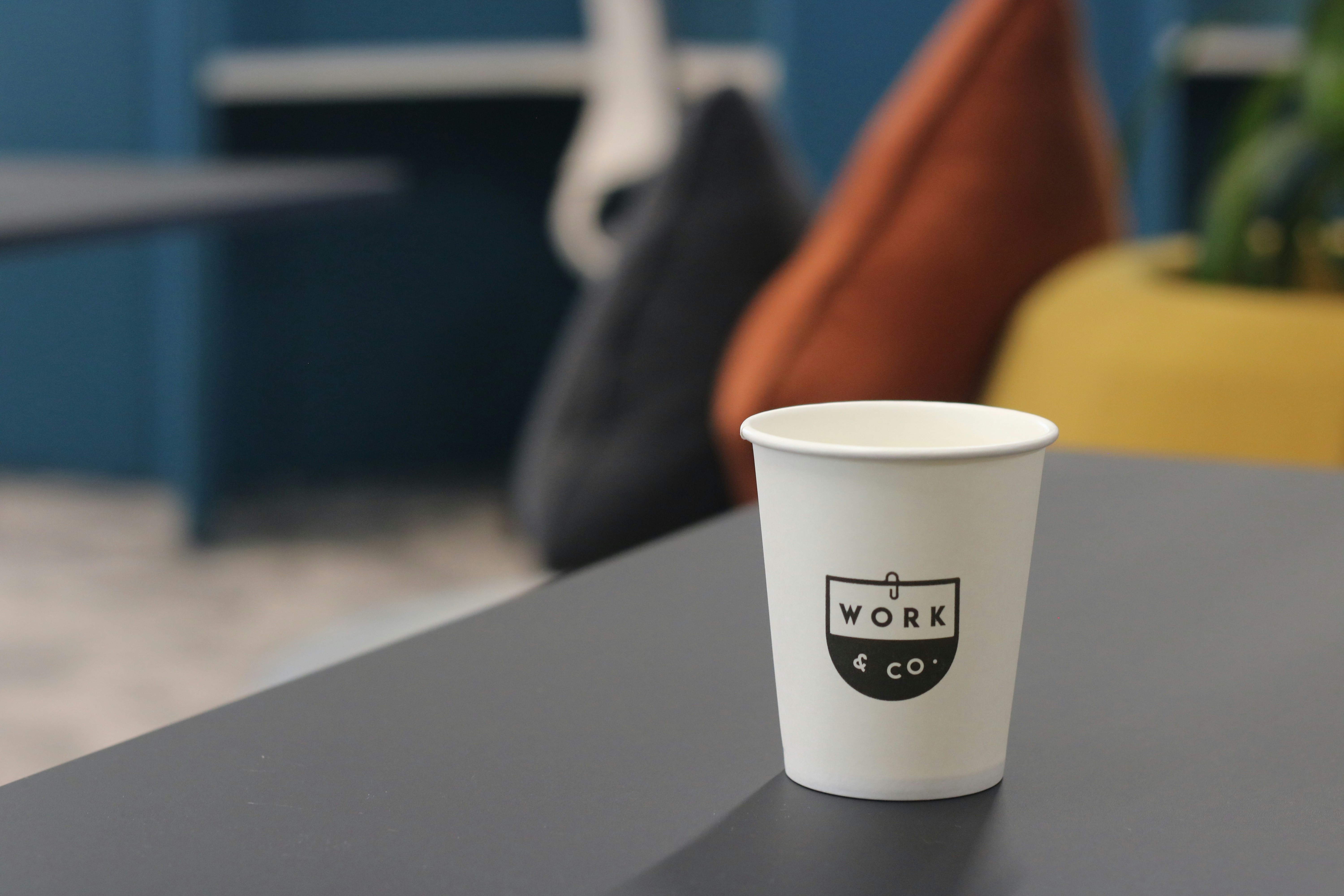 Focused Cup on a Quiet Table: A Minimalist Café Moment