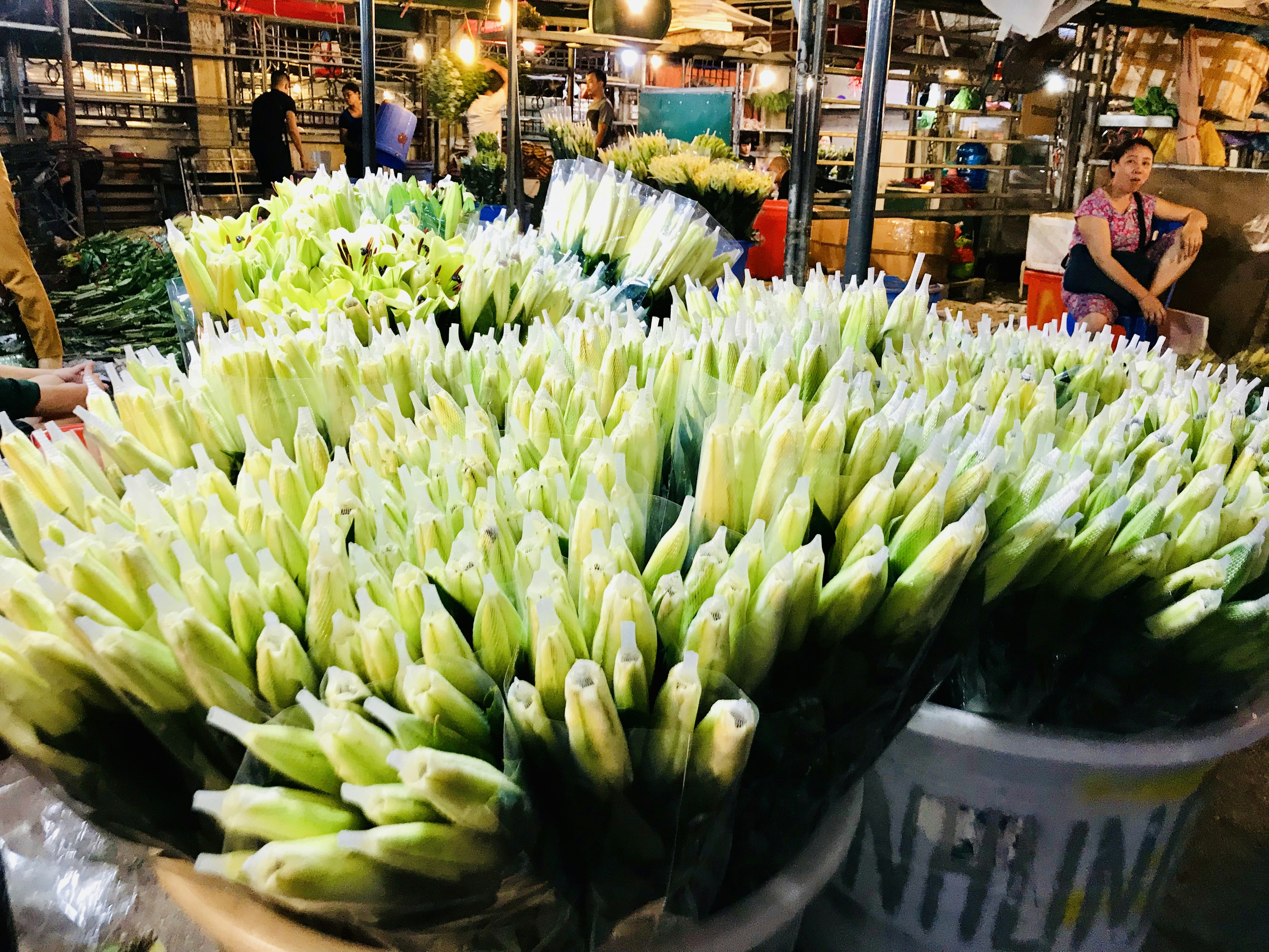 Tulip-like Bouquet Peaks at a Busy Market