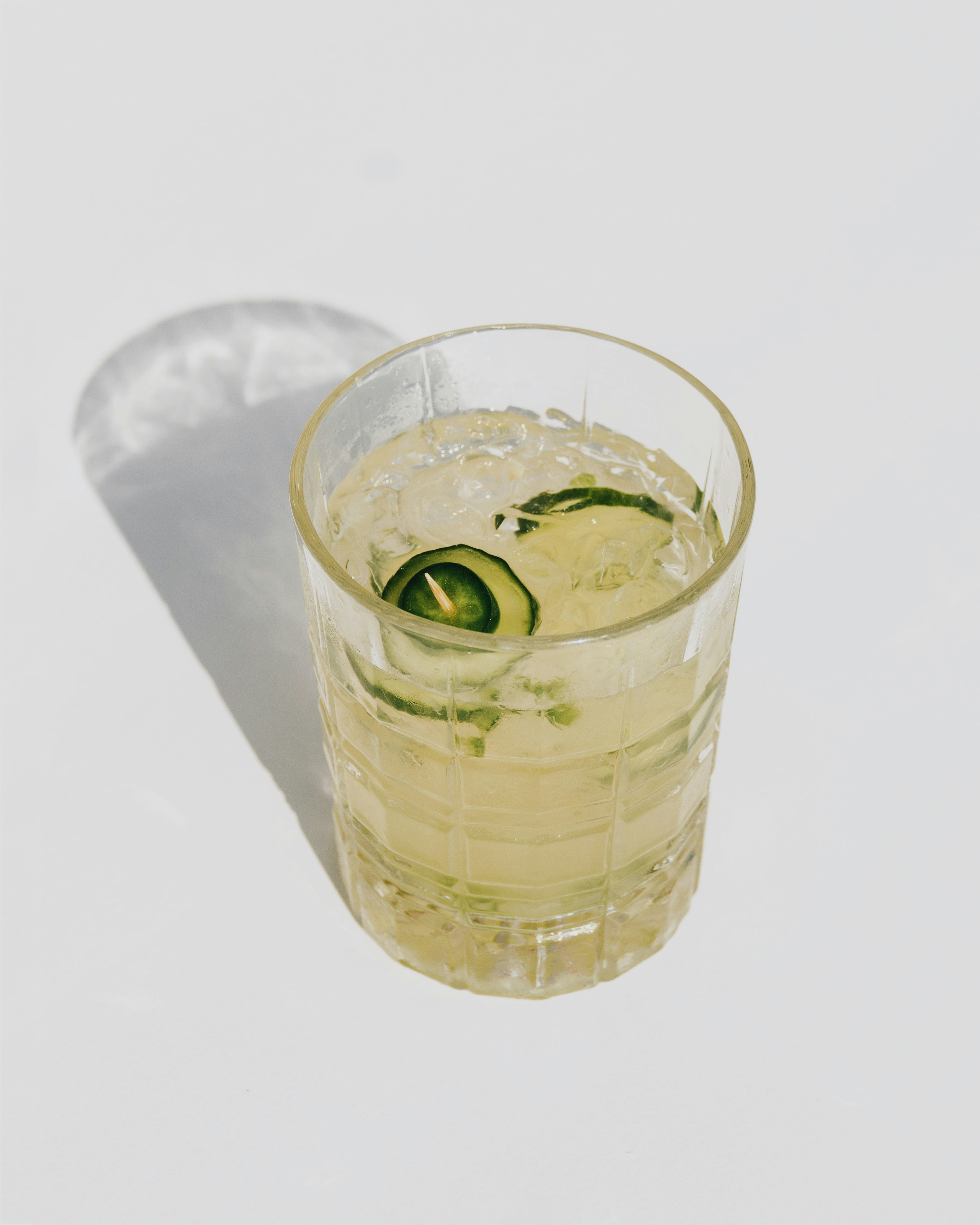 A glass of lemonade with a slice of an avocado on the rim photo – Free ...