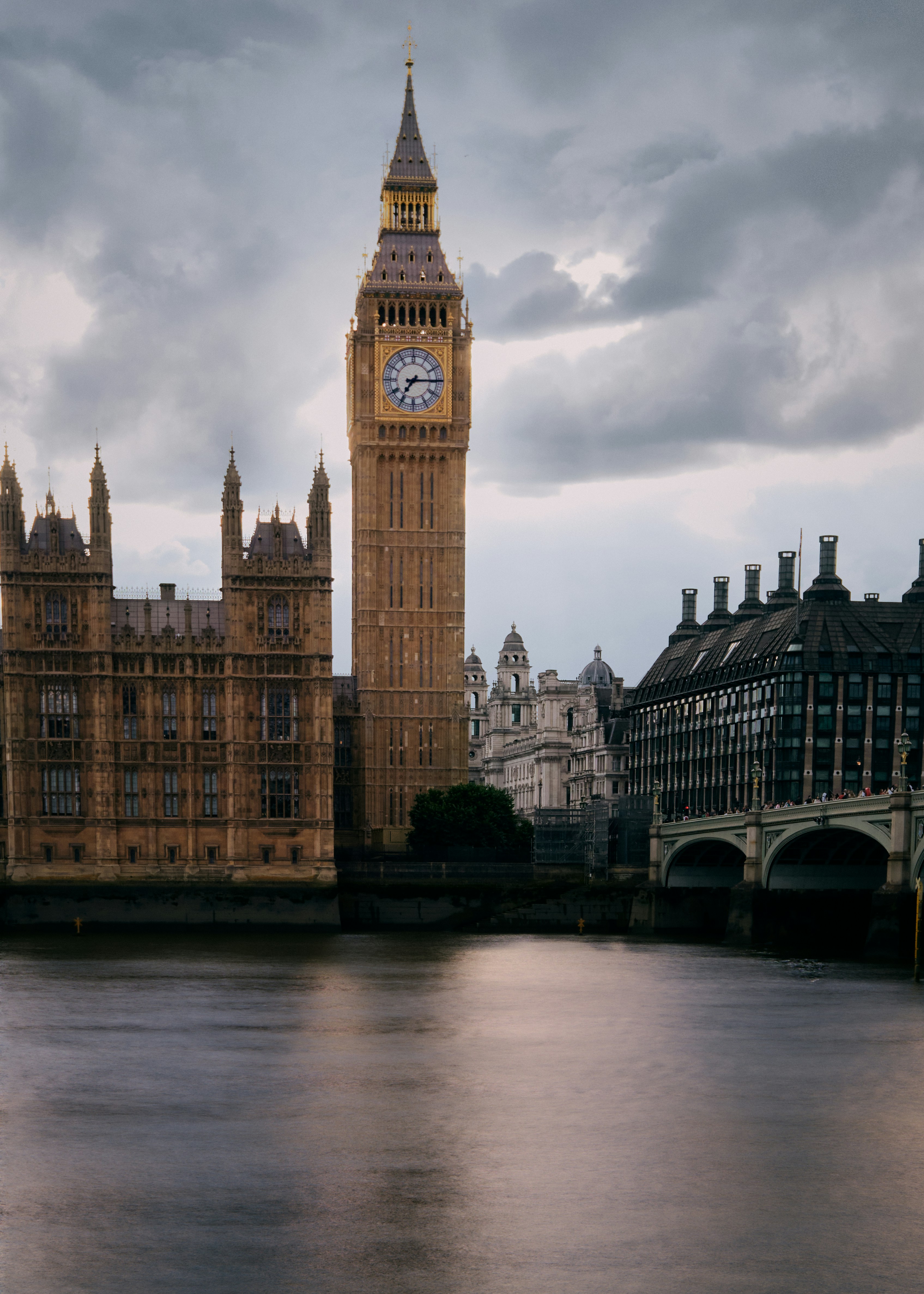 The big ben clock tower towering over the city of london photo – Free ...