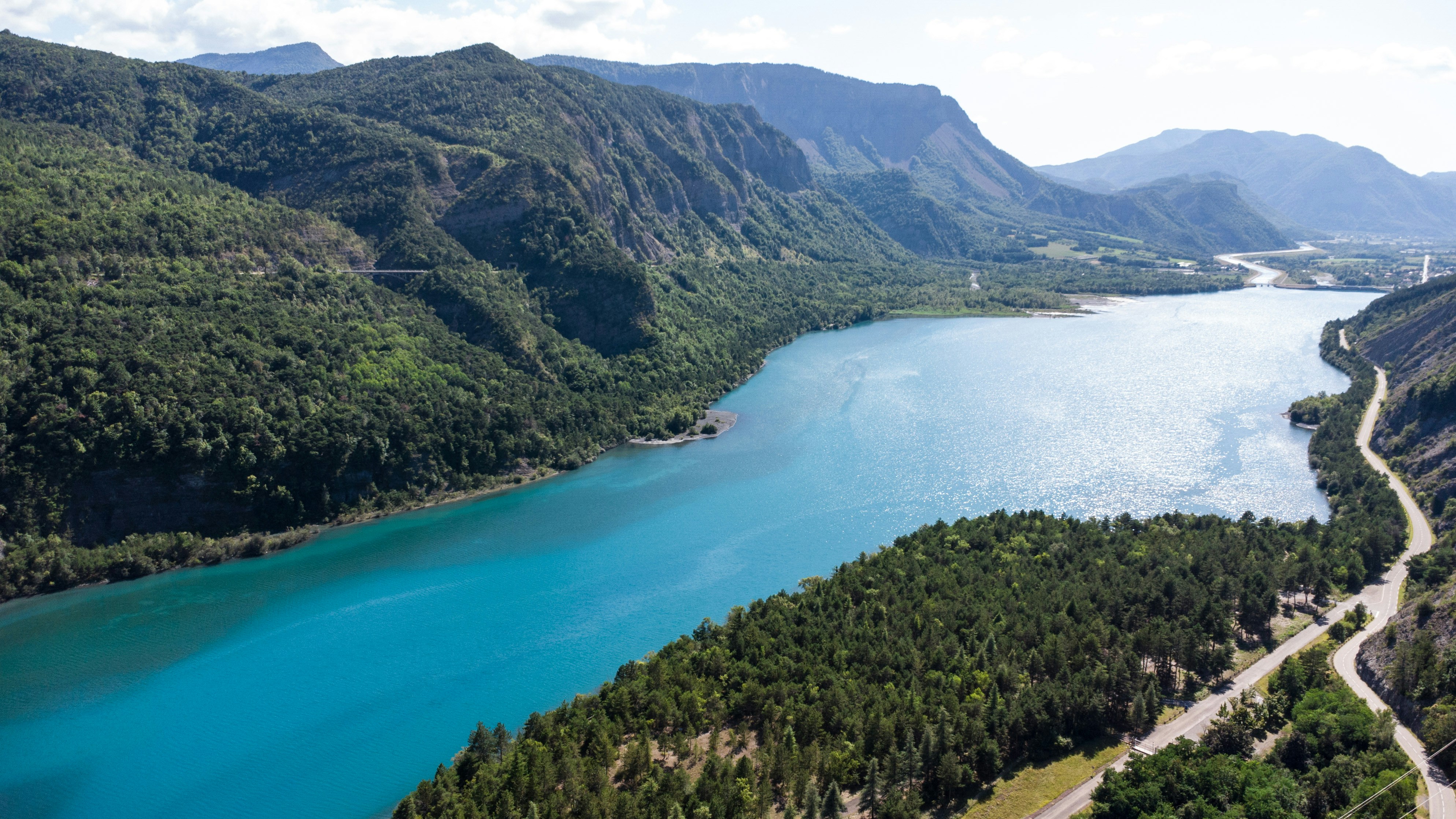 A large body of water surrounded by mountainsLucas Gallone