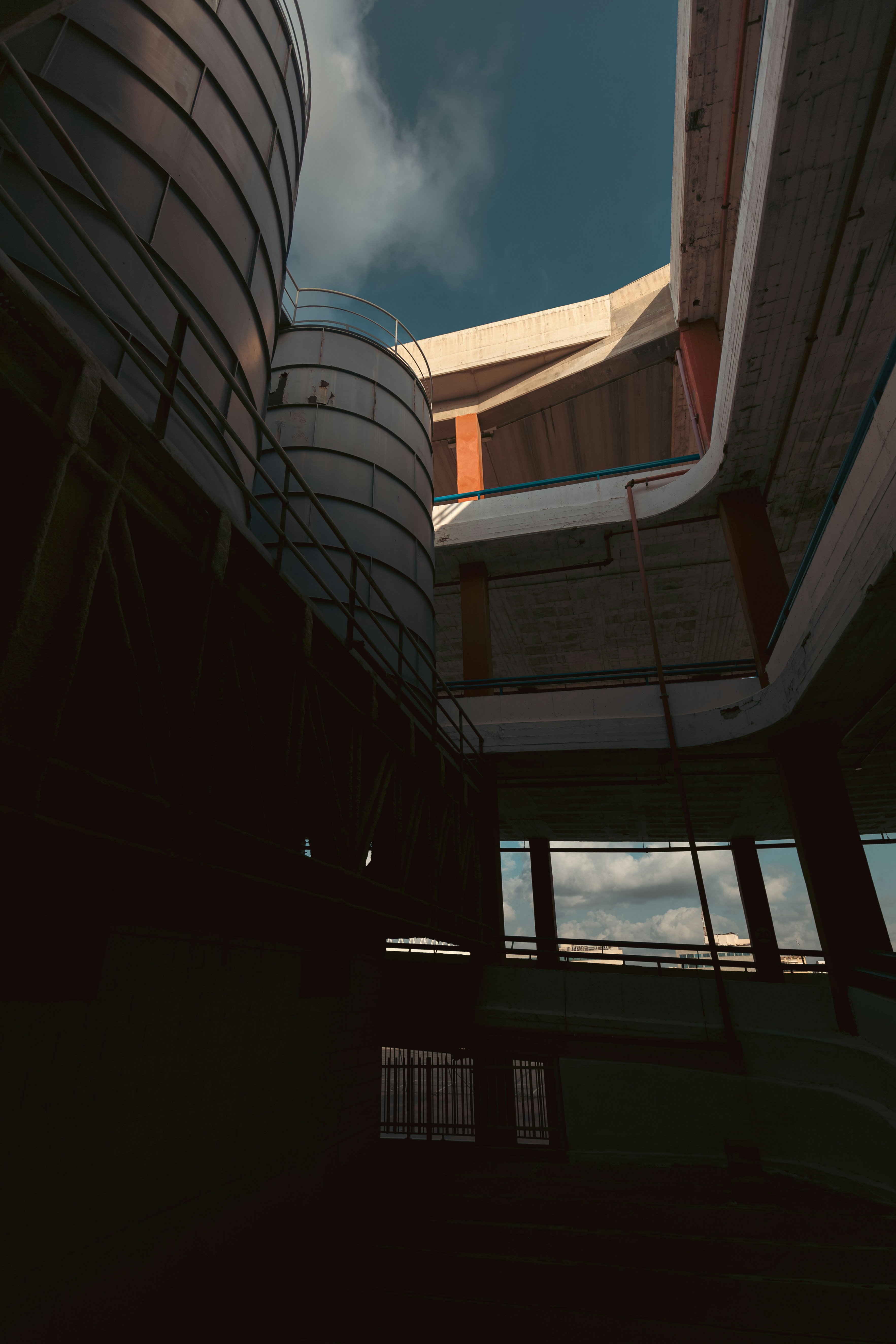 Sky Framing Between Circles: An Industrial Atrium