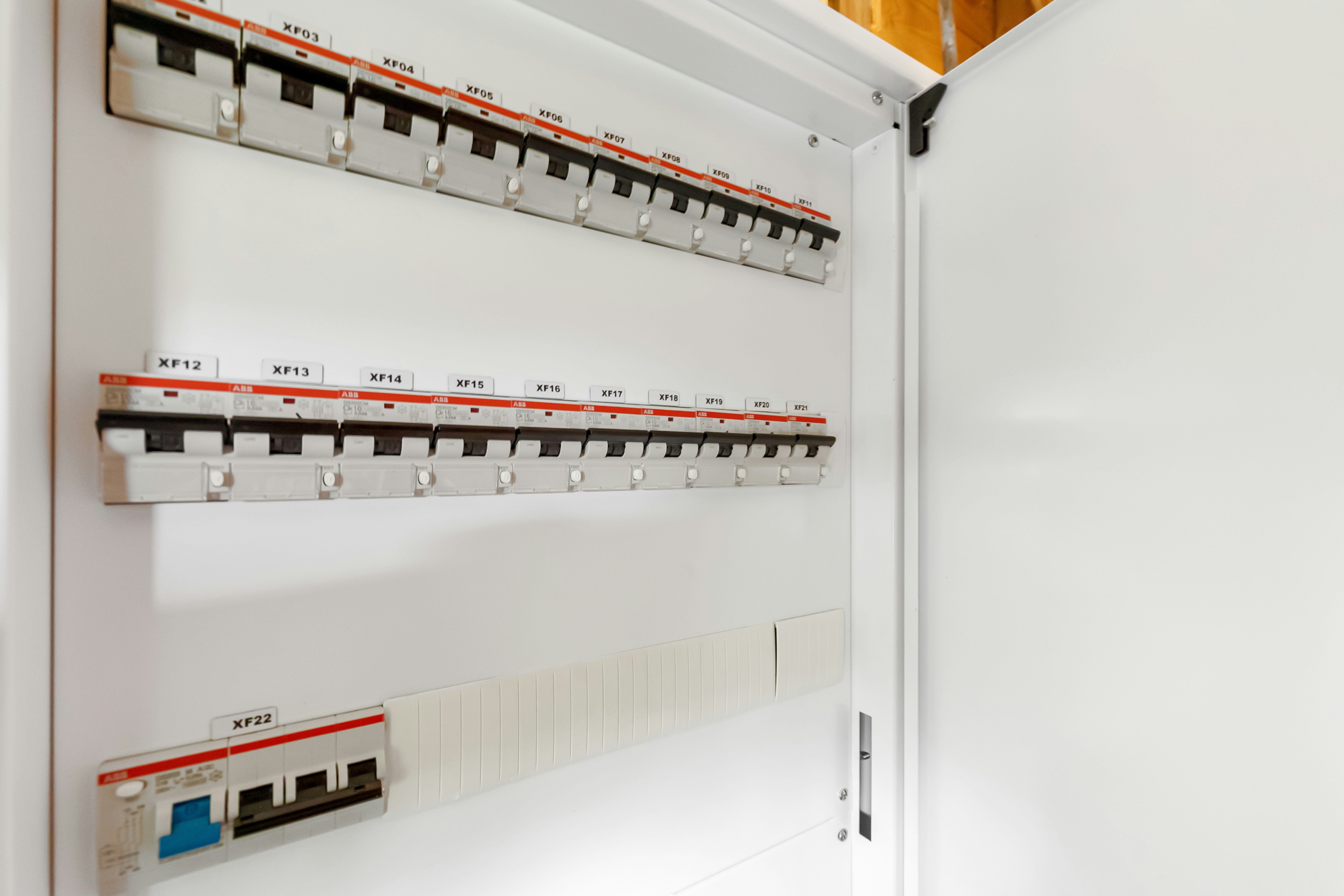 A wall mounted switch box in a room photo – Free Switch Image on Unsplash