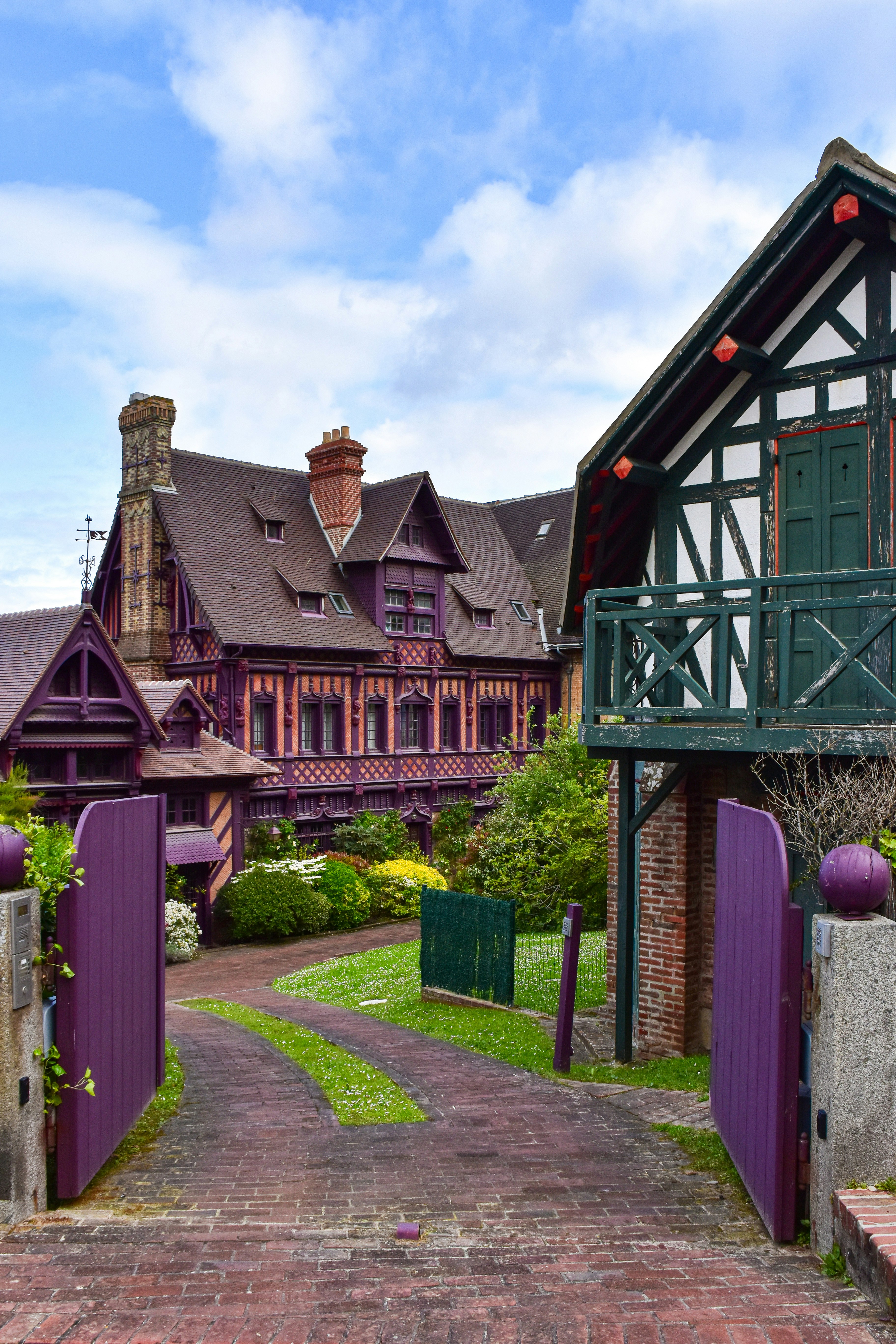 A house with a purple gate and a green balcony photo – Free Trouville ...