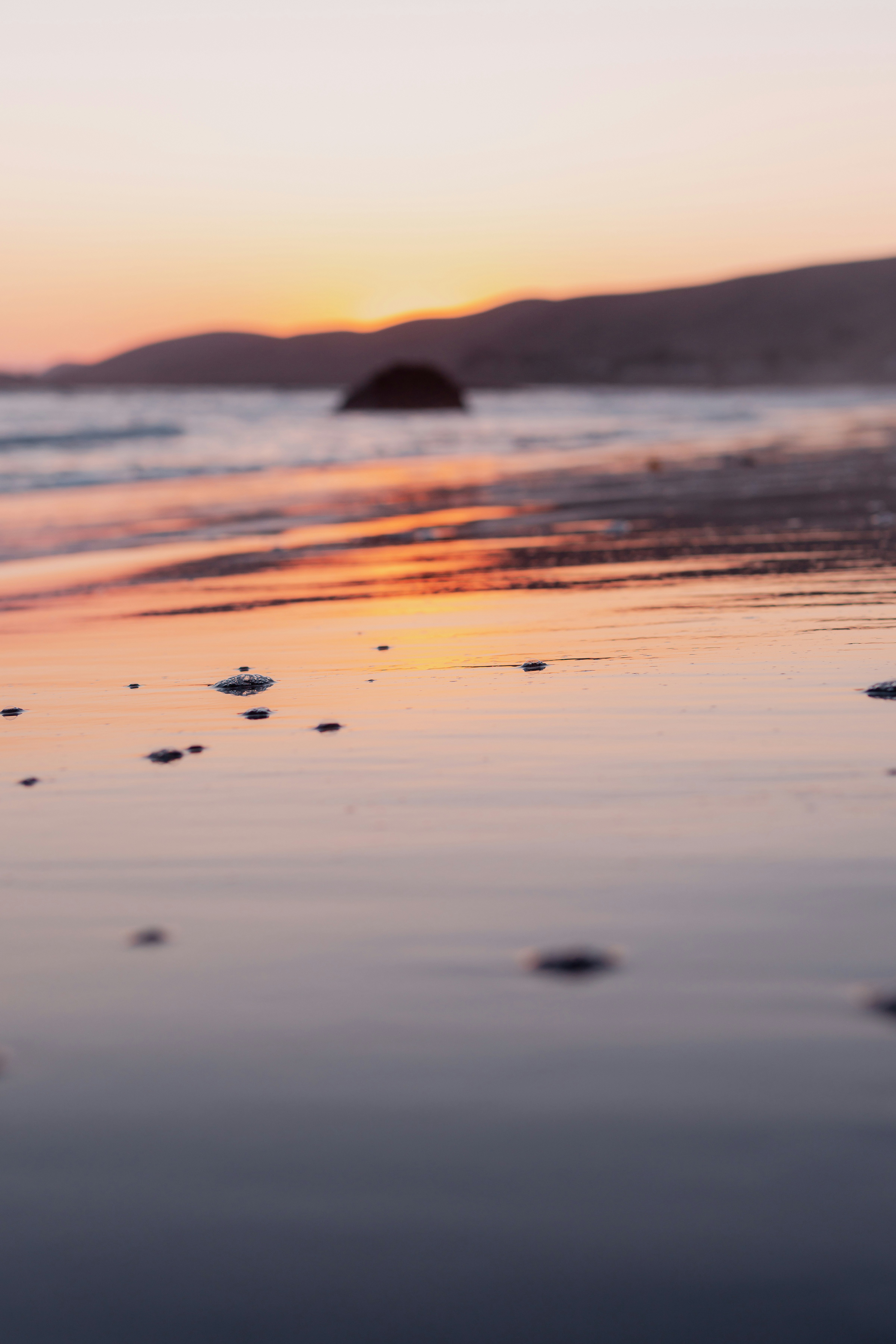A blurry photo of a beach at sunset photo – Free Usa Image on Unsplash