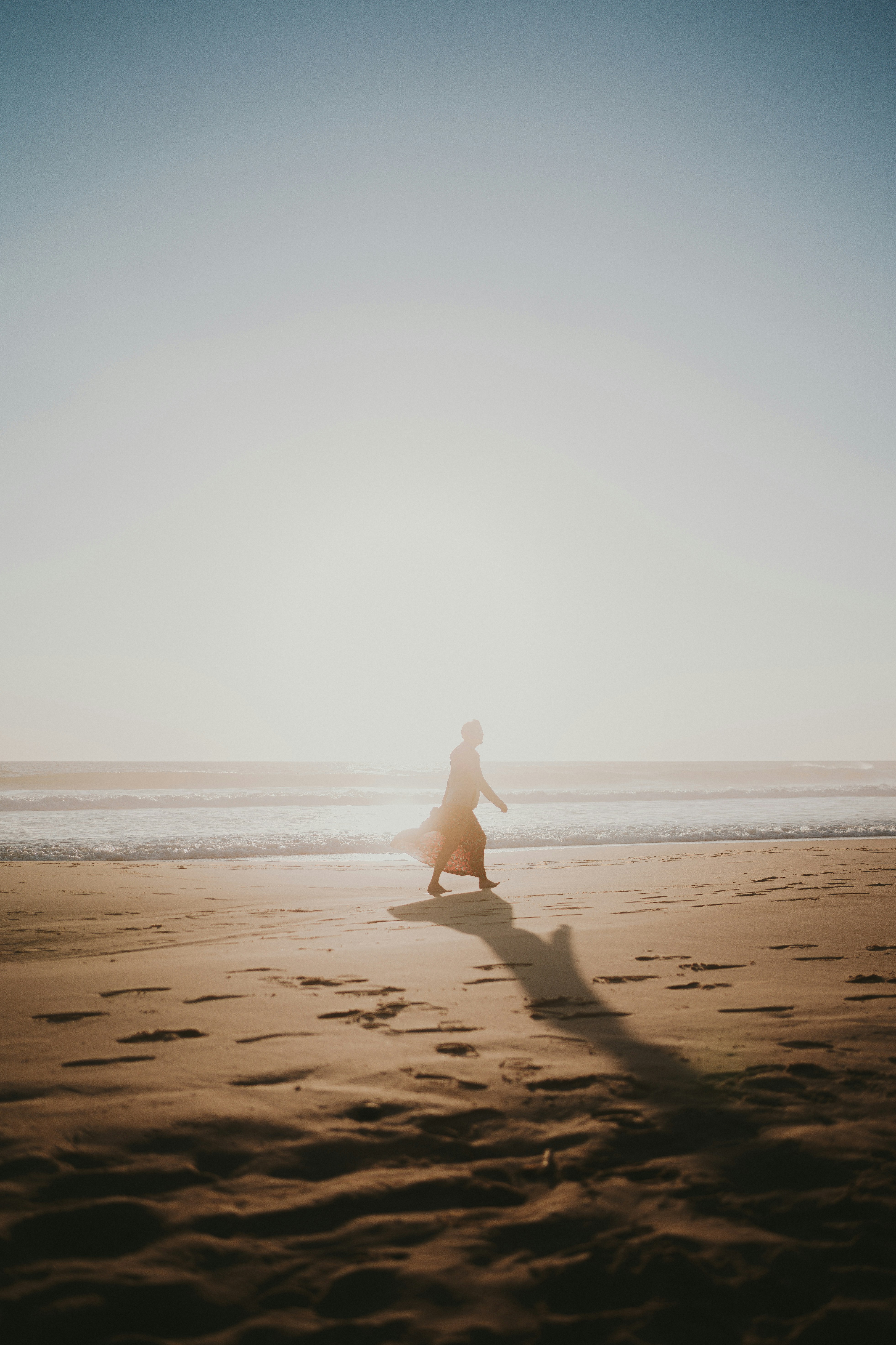 A person walking on a beach near the ocean photo – Free Lacanau océan ...