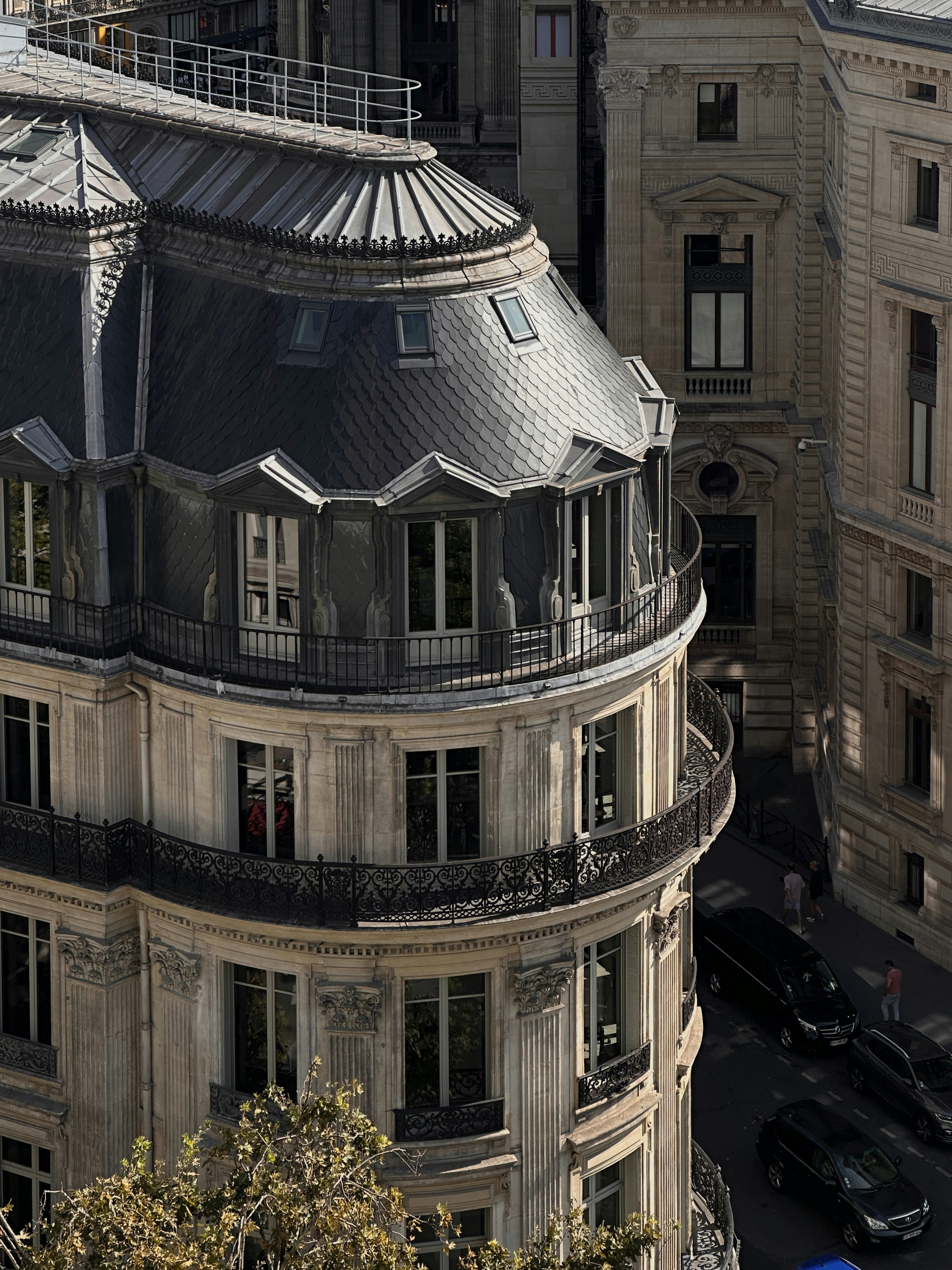 Turreted Elegance: The Circular Roof Crown of a Parisian Façade