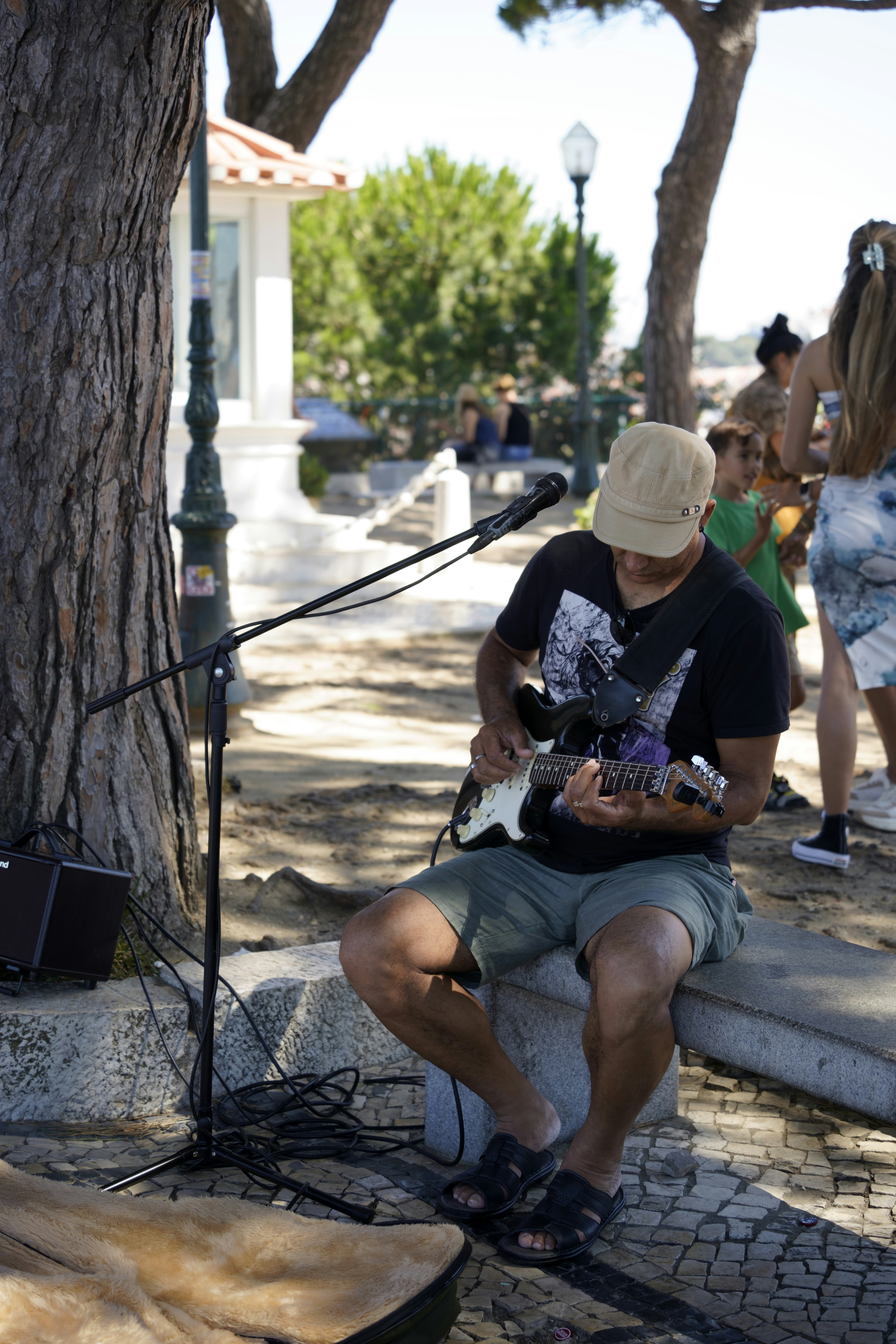 Parkside Serenade: A Focused Fingerstyle Session Under the Tree