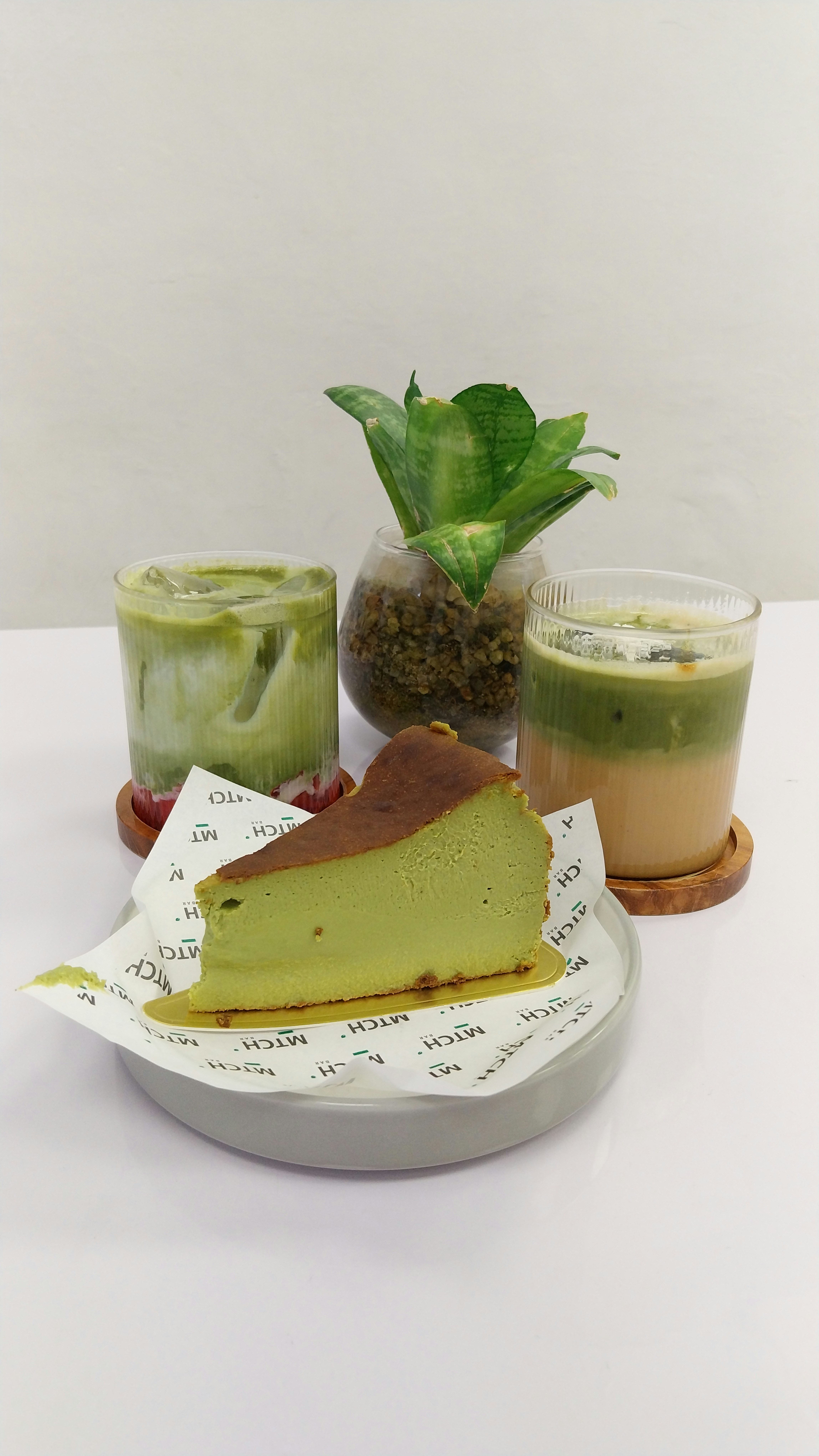 A piece of cake sitting on top of a white plate photo – Free Mtch ...