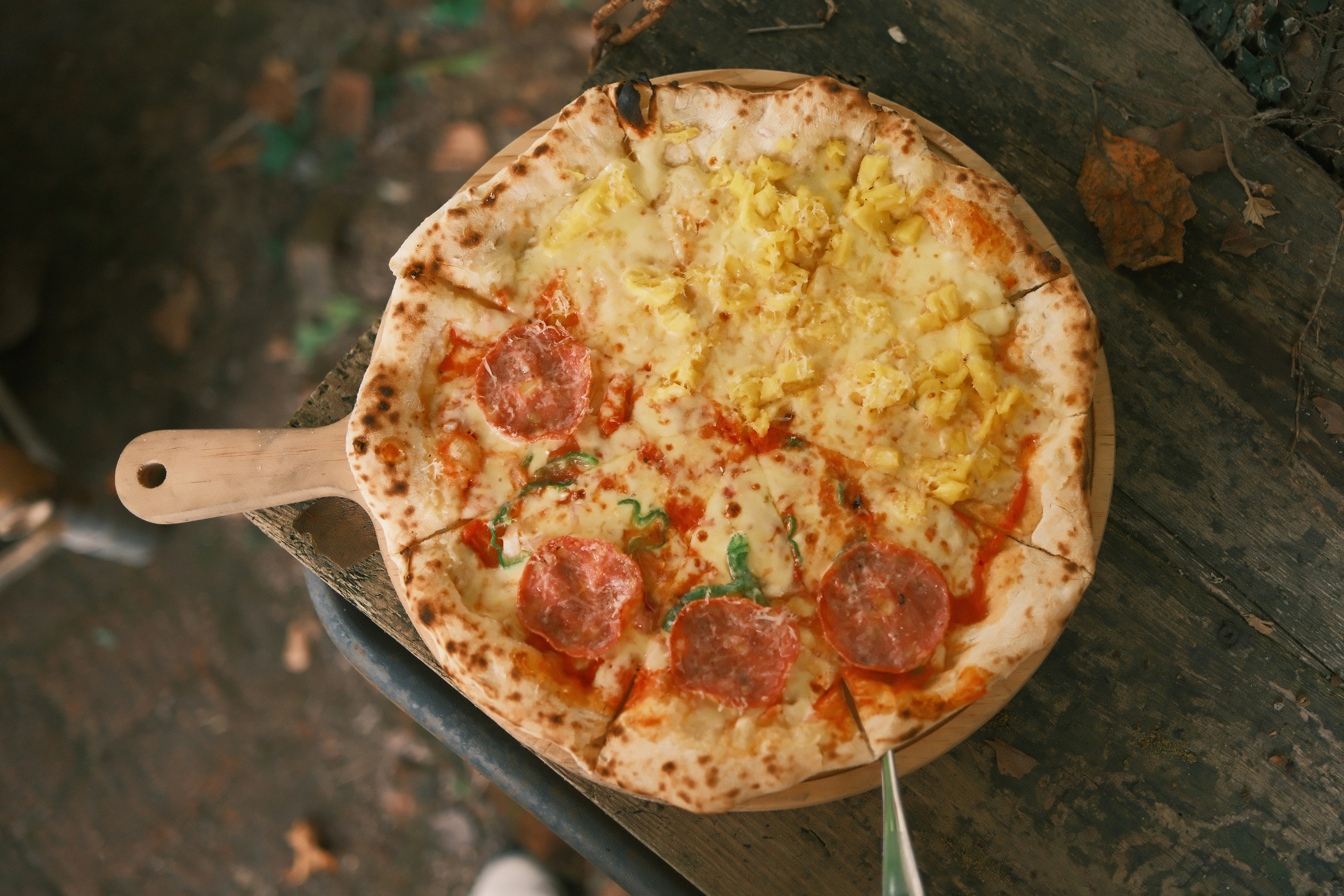 A pizza sitting on top of a wooden table