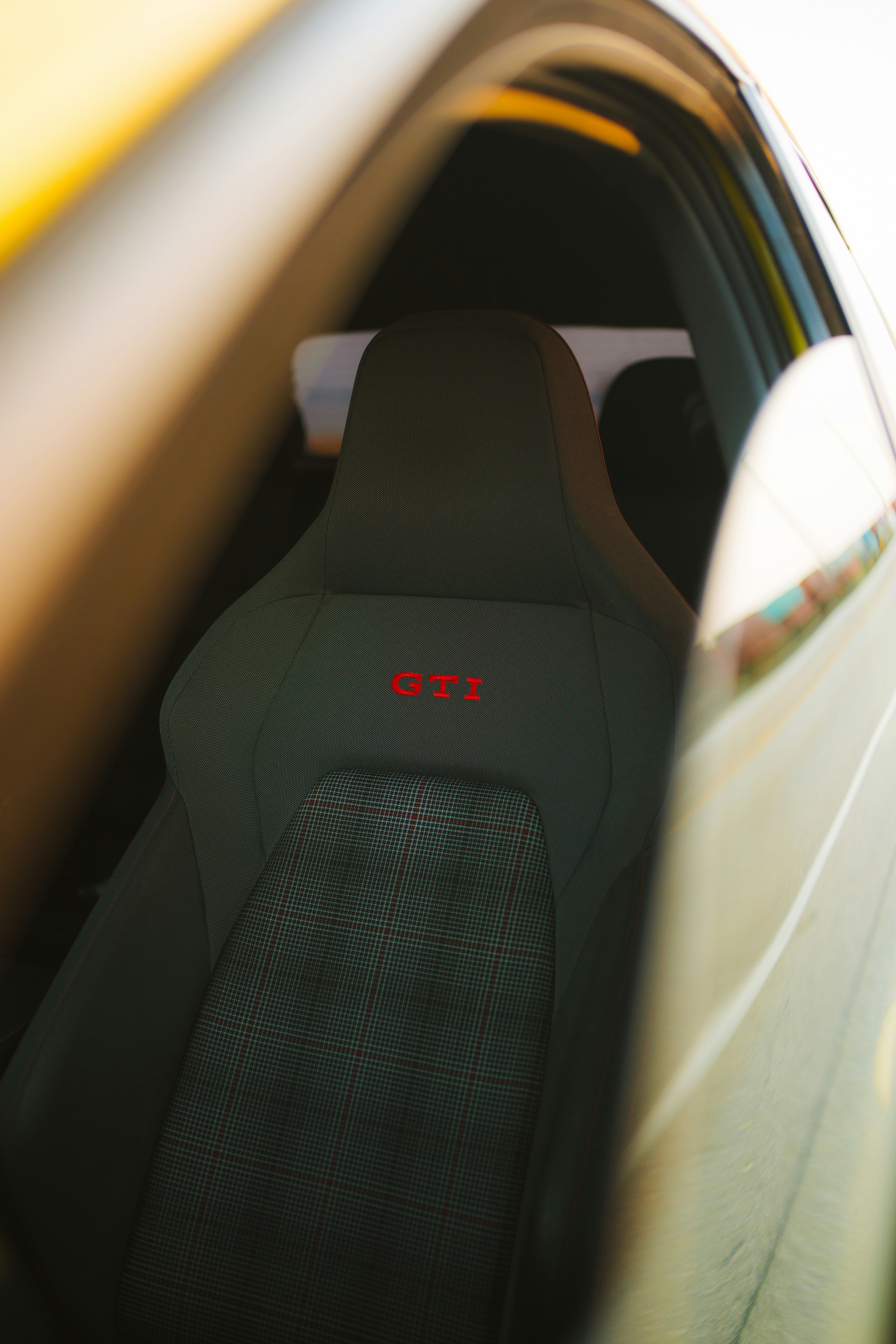 A view of the back seat of a car photo – Free Car Image on Unsplash