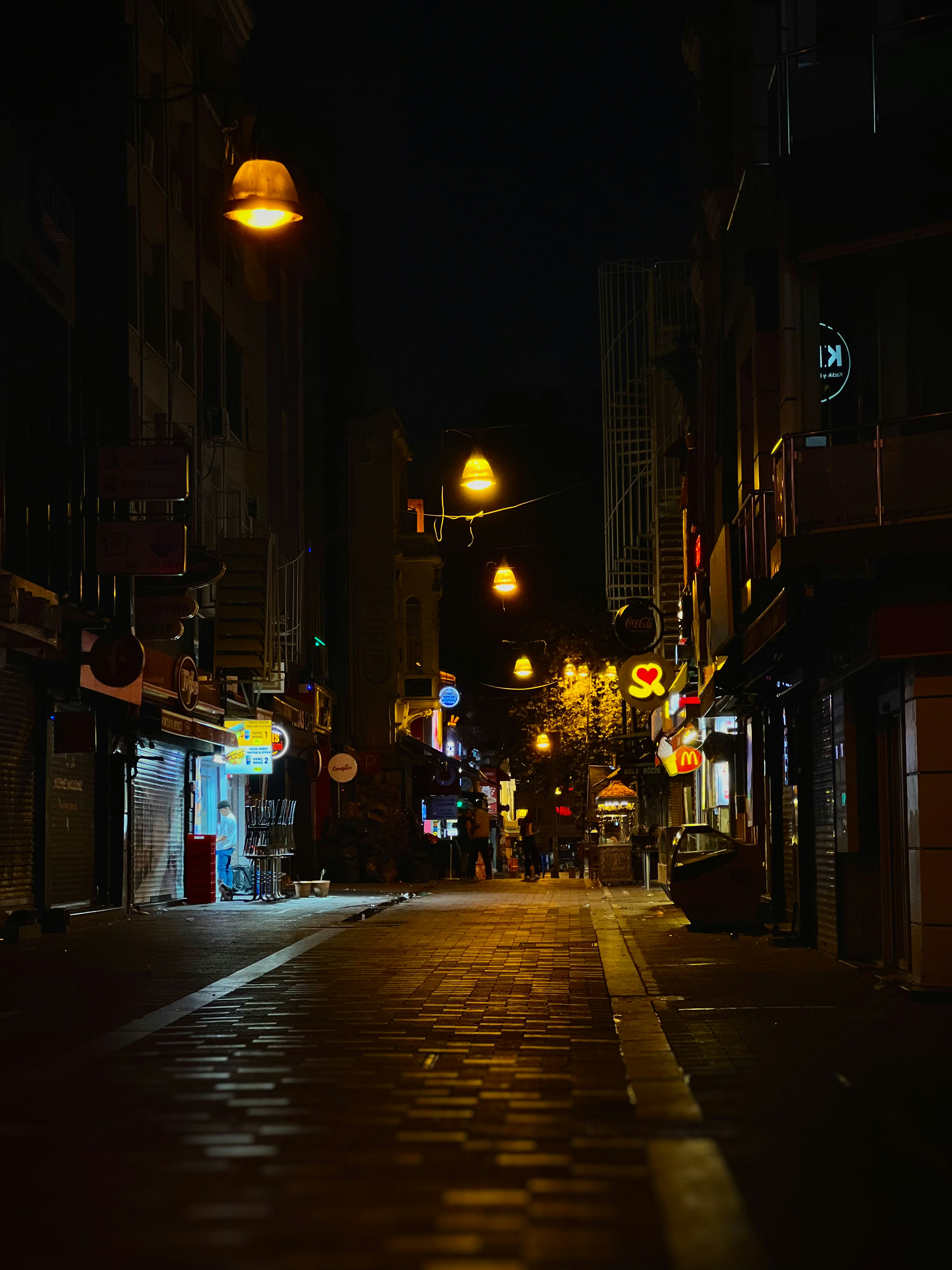 A dark city street at night with street lights photo – Free Kadıköy ...