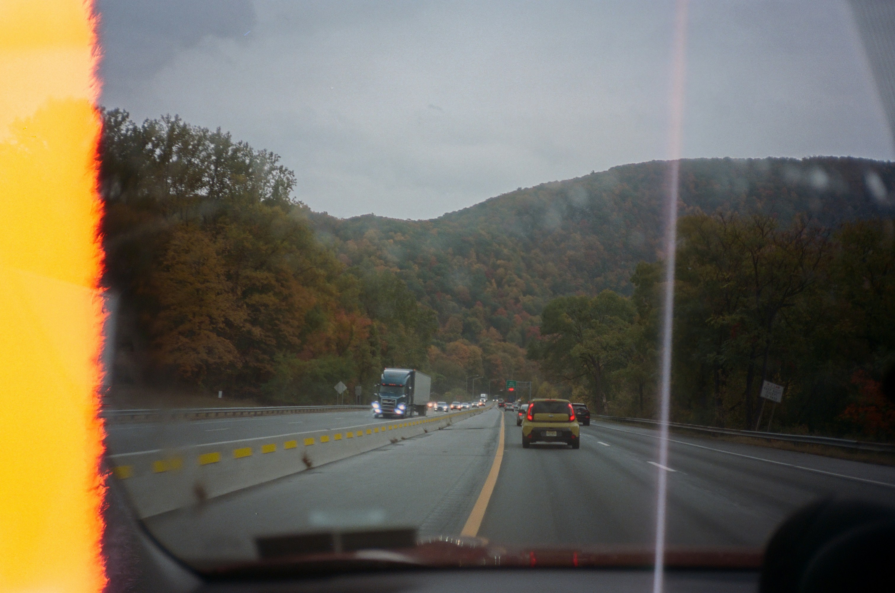 A view from inside a car of a highway photo – Free Car Image on Unsplash