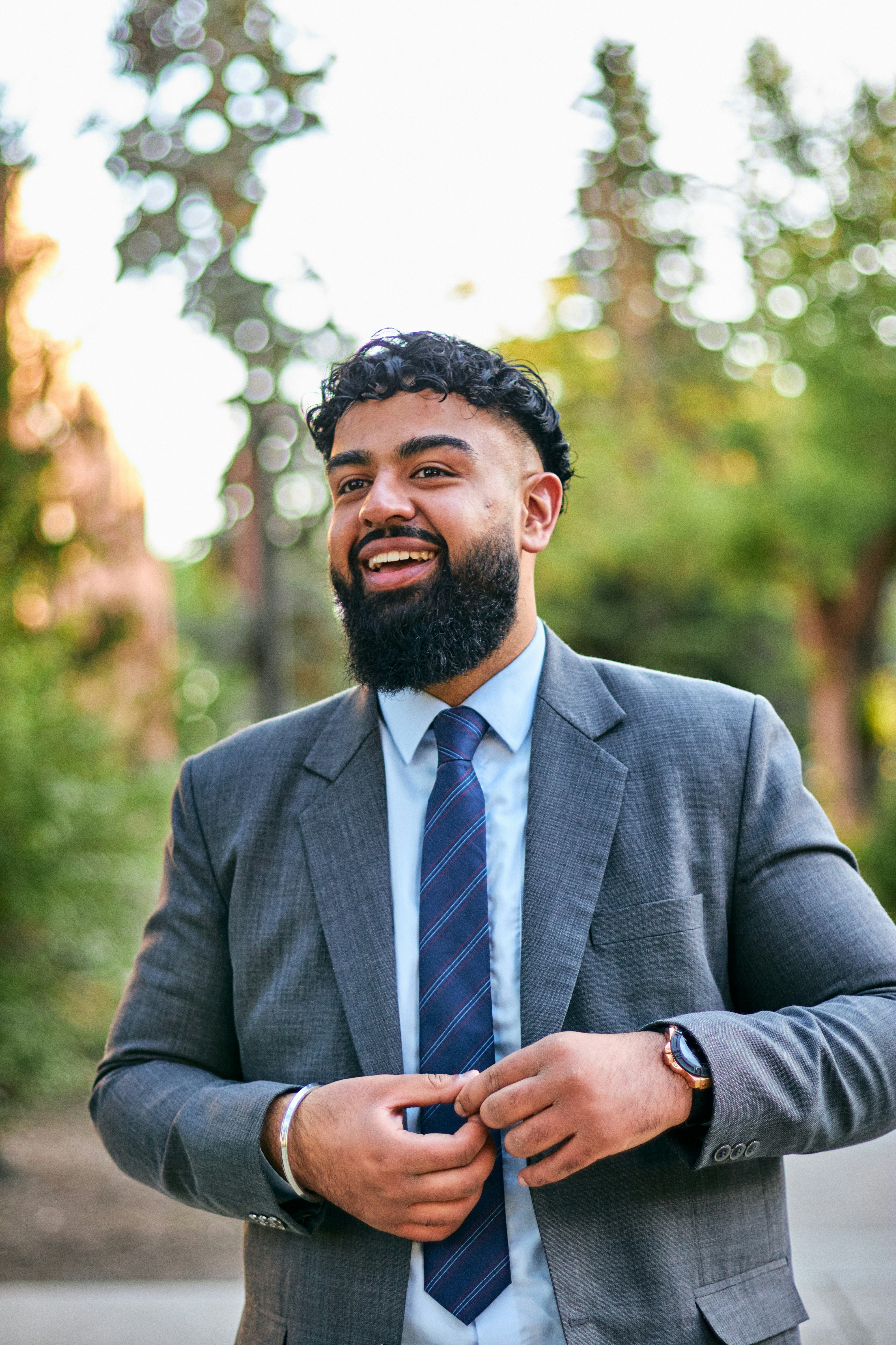 A man with a beard wearing a suit and tie photo – Free University of ...