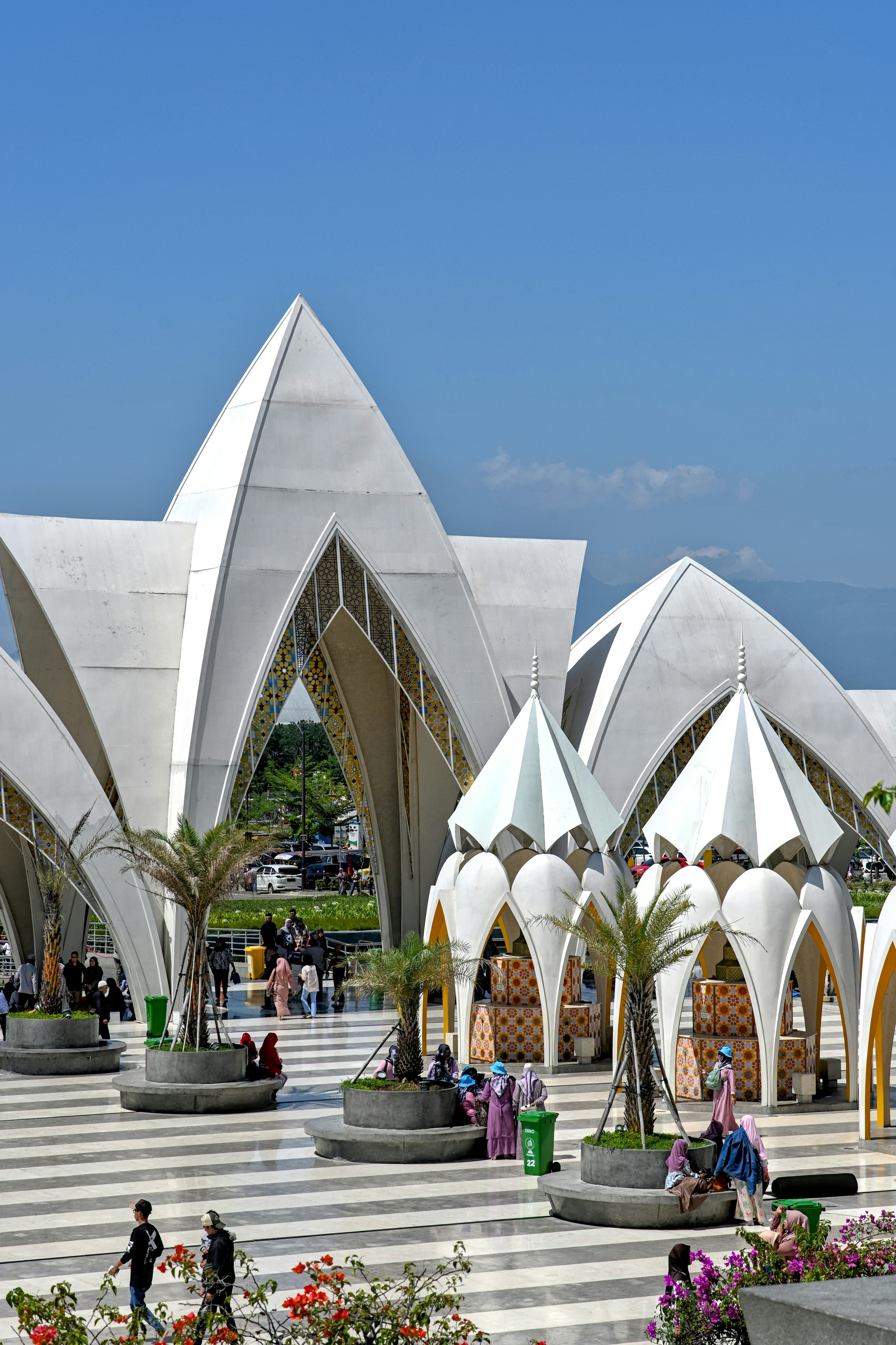 A group of people walking around a large building photo – Free Car ...