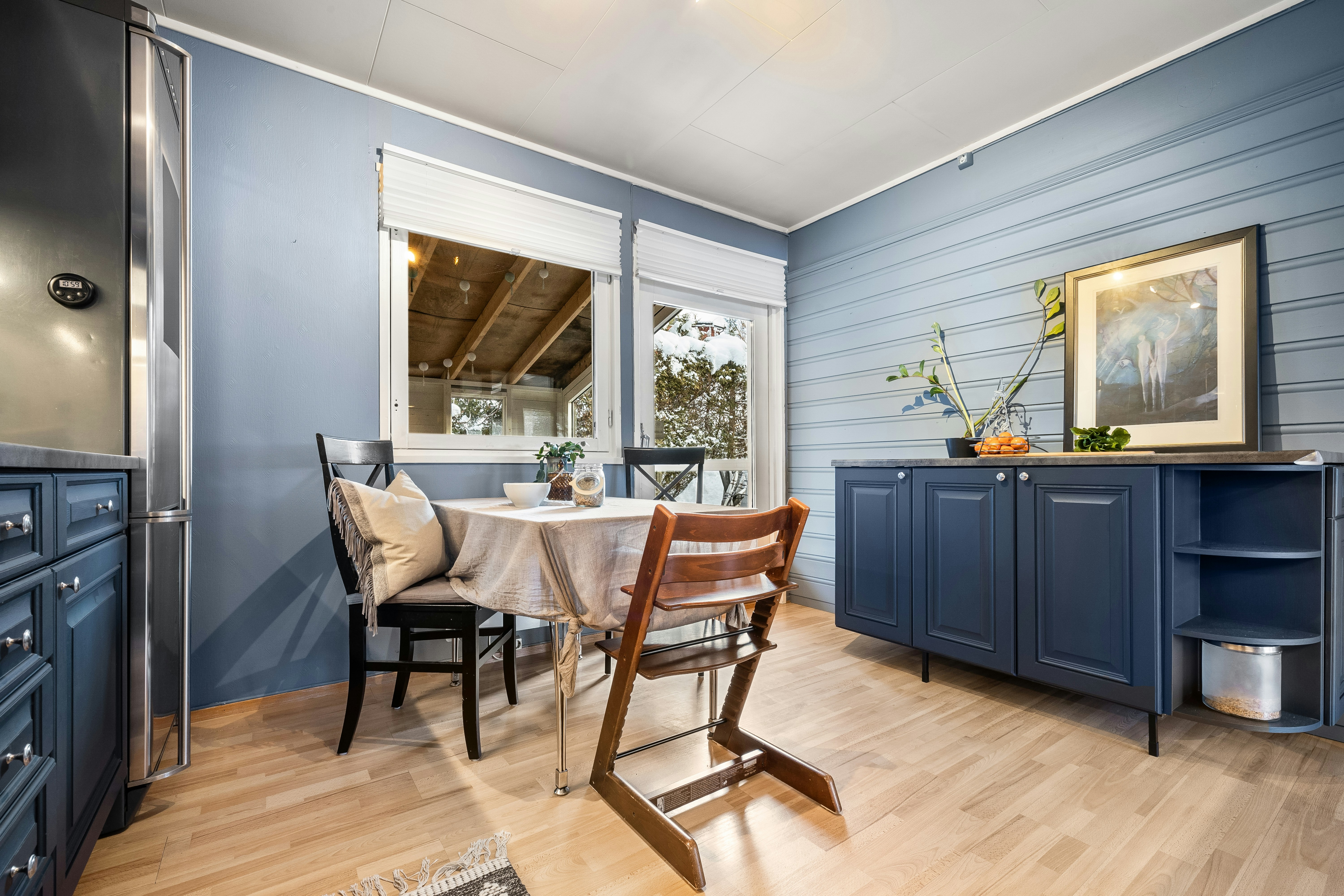 A dining room with blue walls and wooden floors photo – Free Interior ...