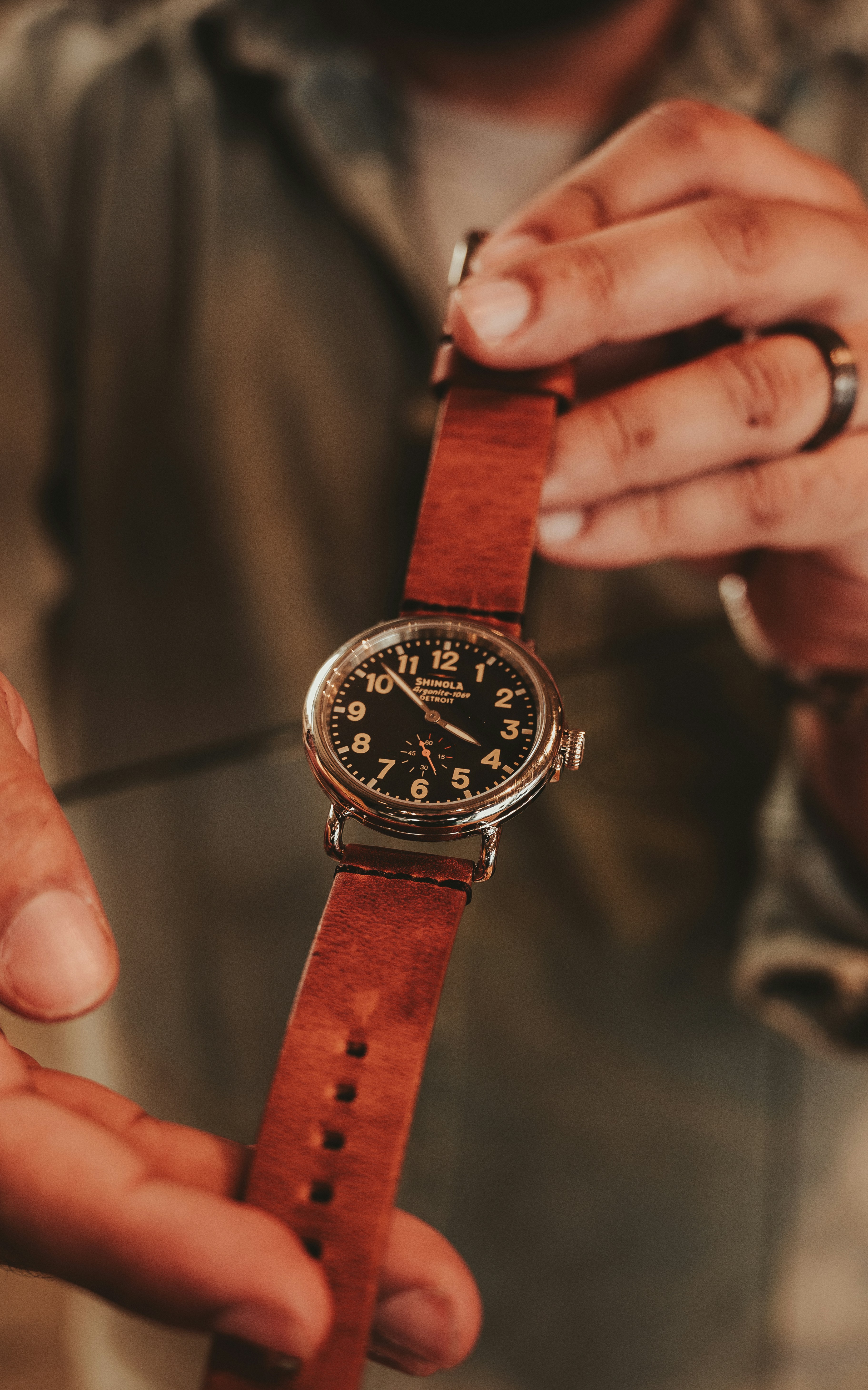 Leather-Strapped Pilot Watch: A Close-Up on Time’s Quiet Craft
