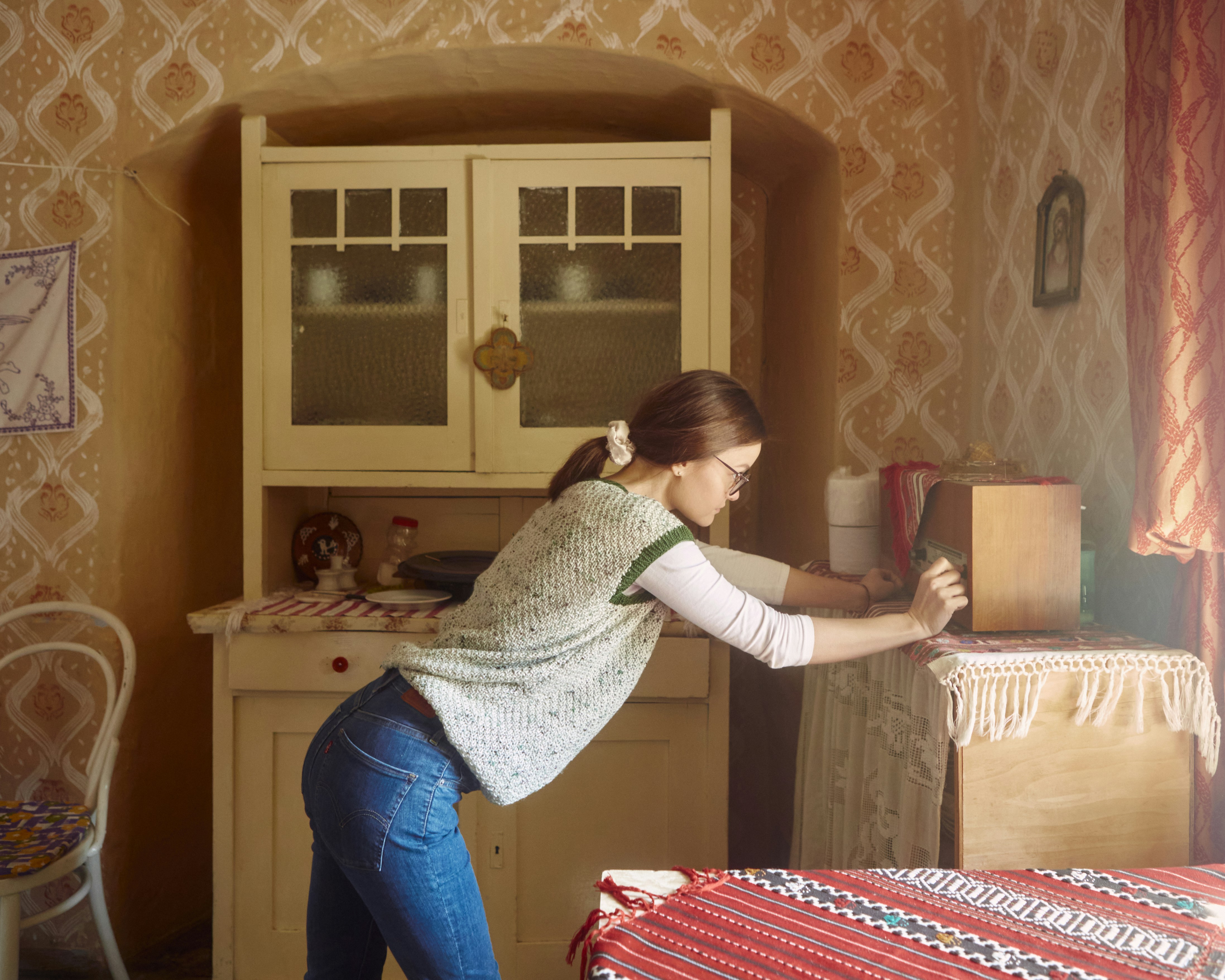 Kitchen Helper in Warm Vintage Light