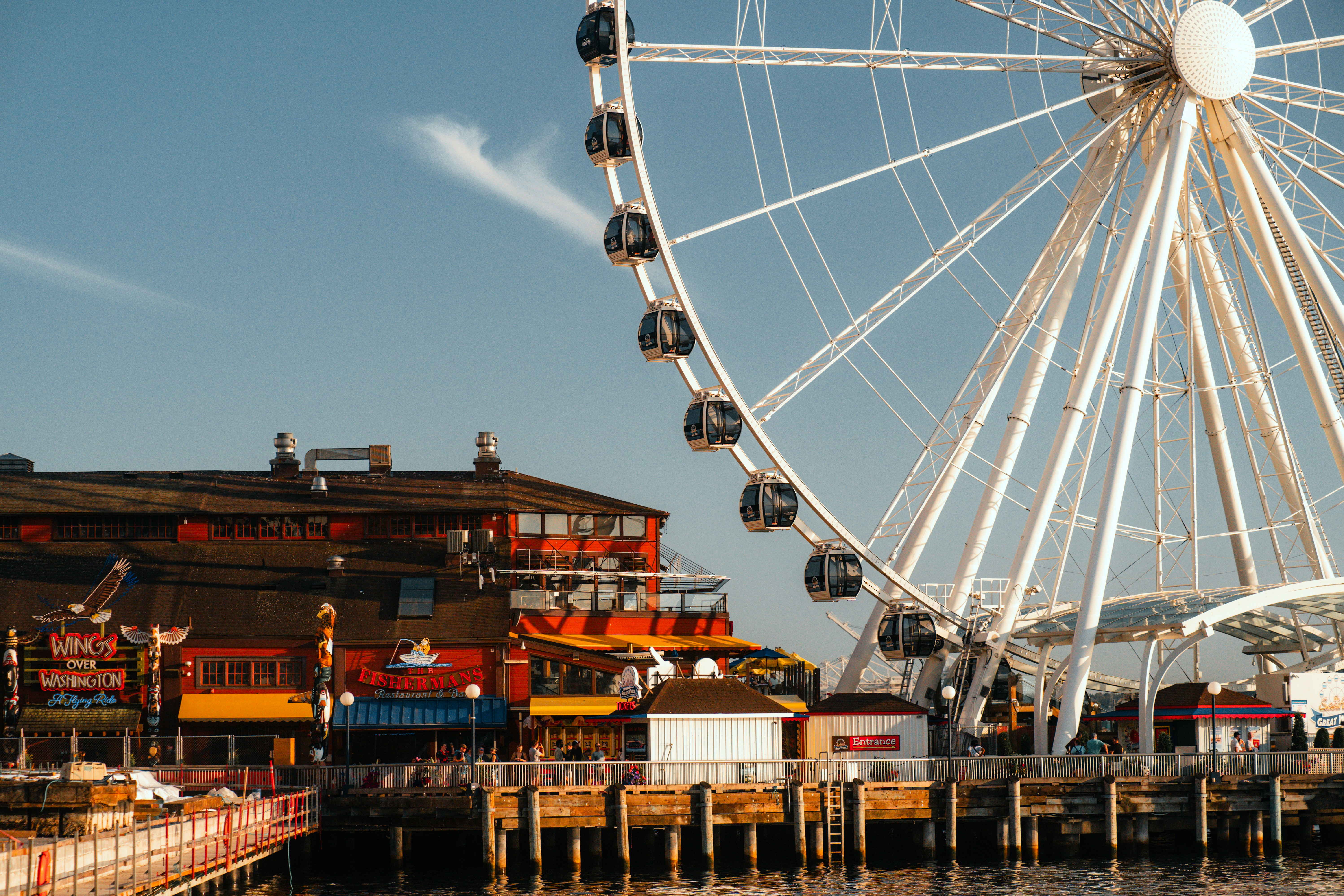 A large ferris wheel sitting next to a pier photo – Free Pike place ...