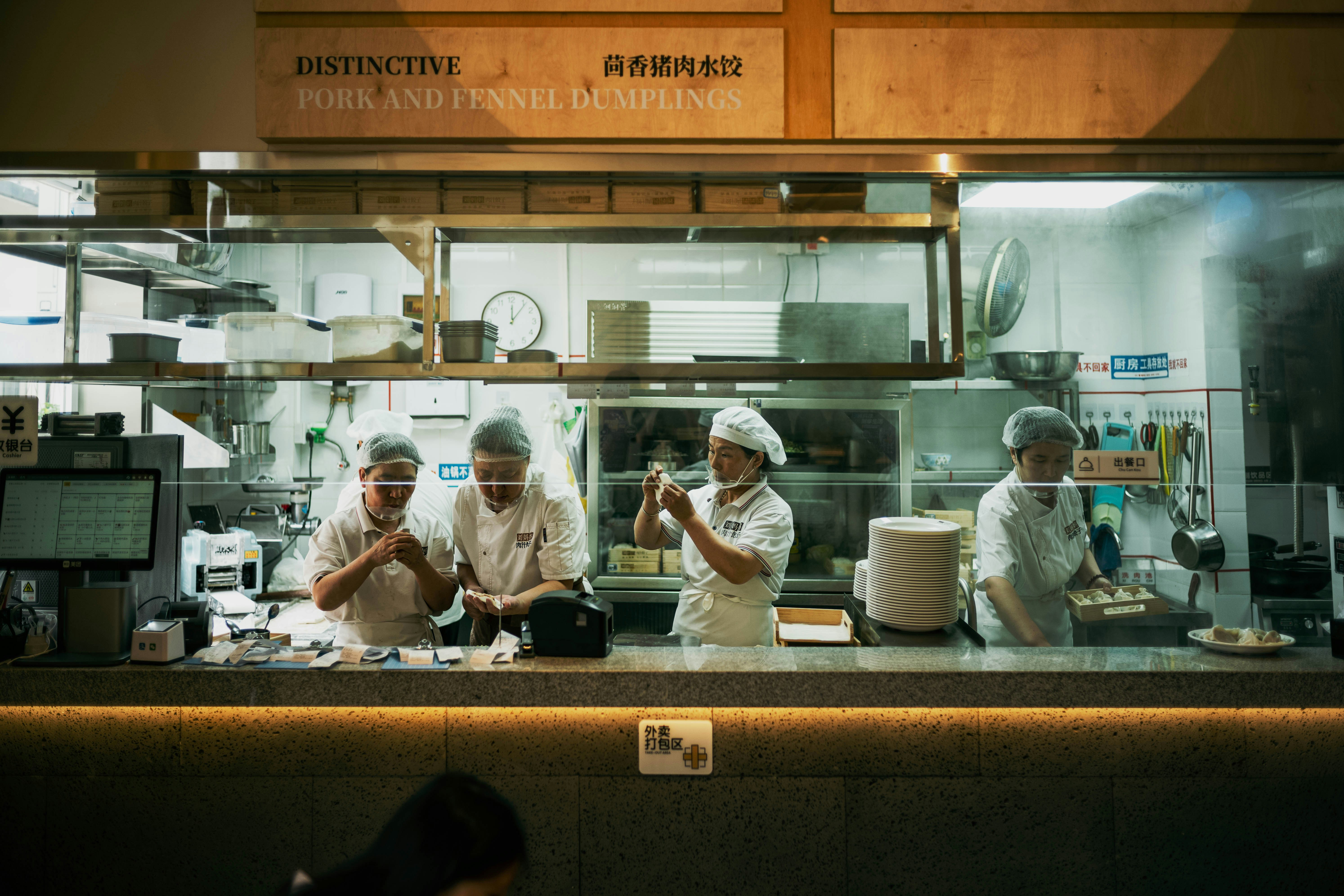 A group of people in a kitchen preparing food photo – Free Glove Image ...