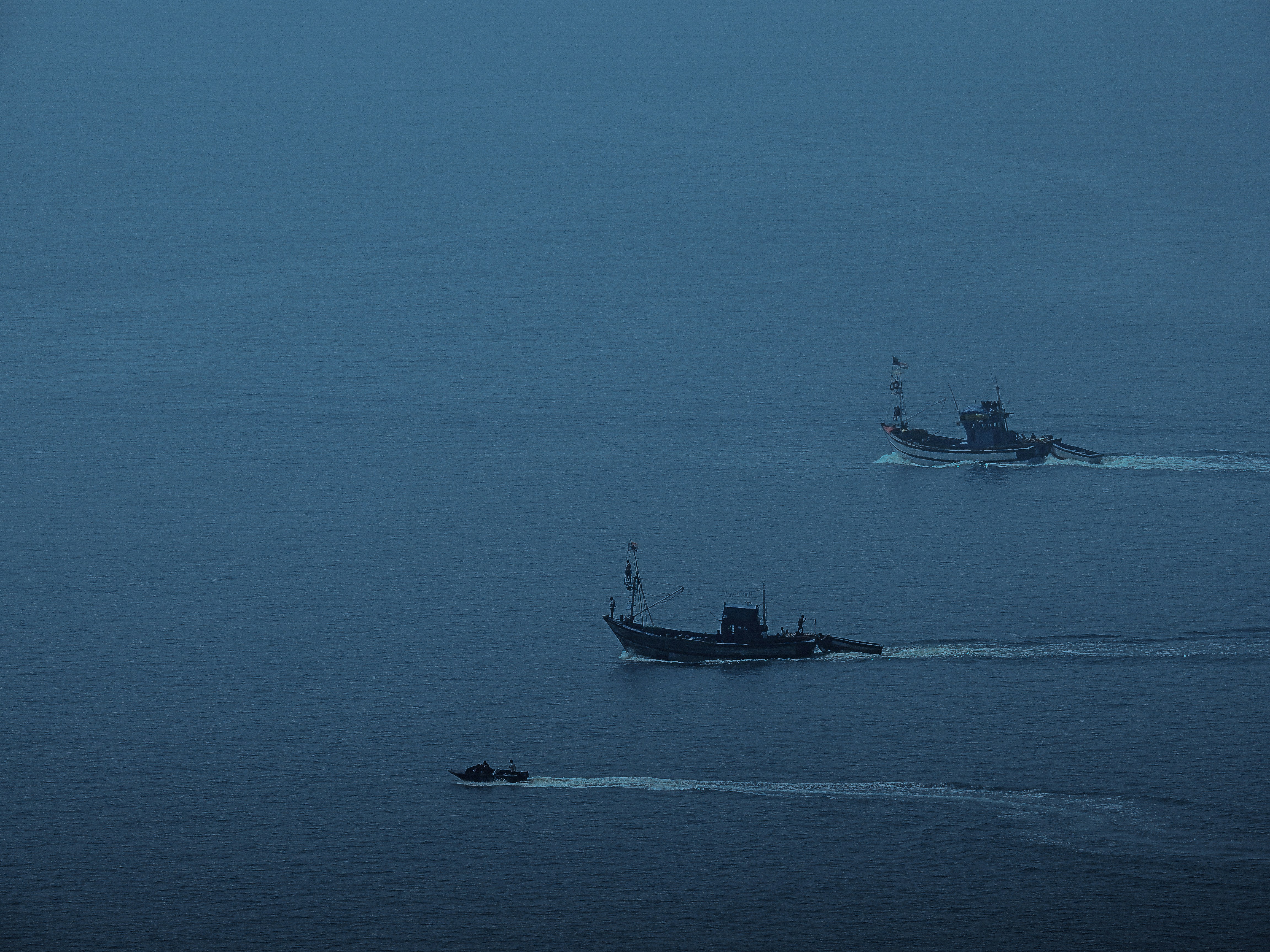 A couple of boats that are in the water photo – Free Goa Image on Unsplash
