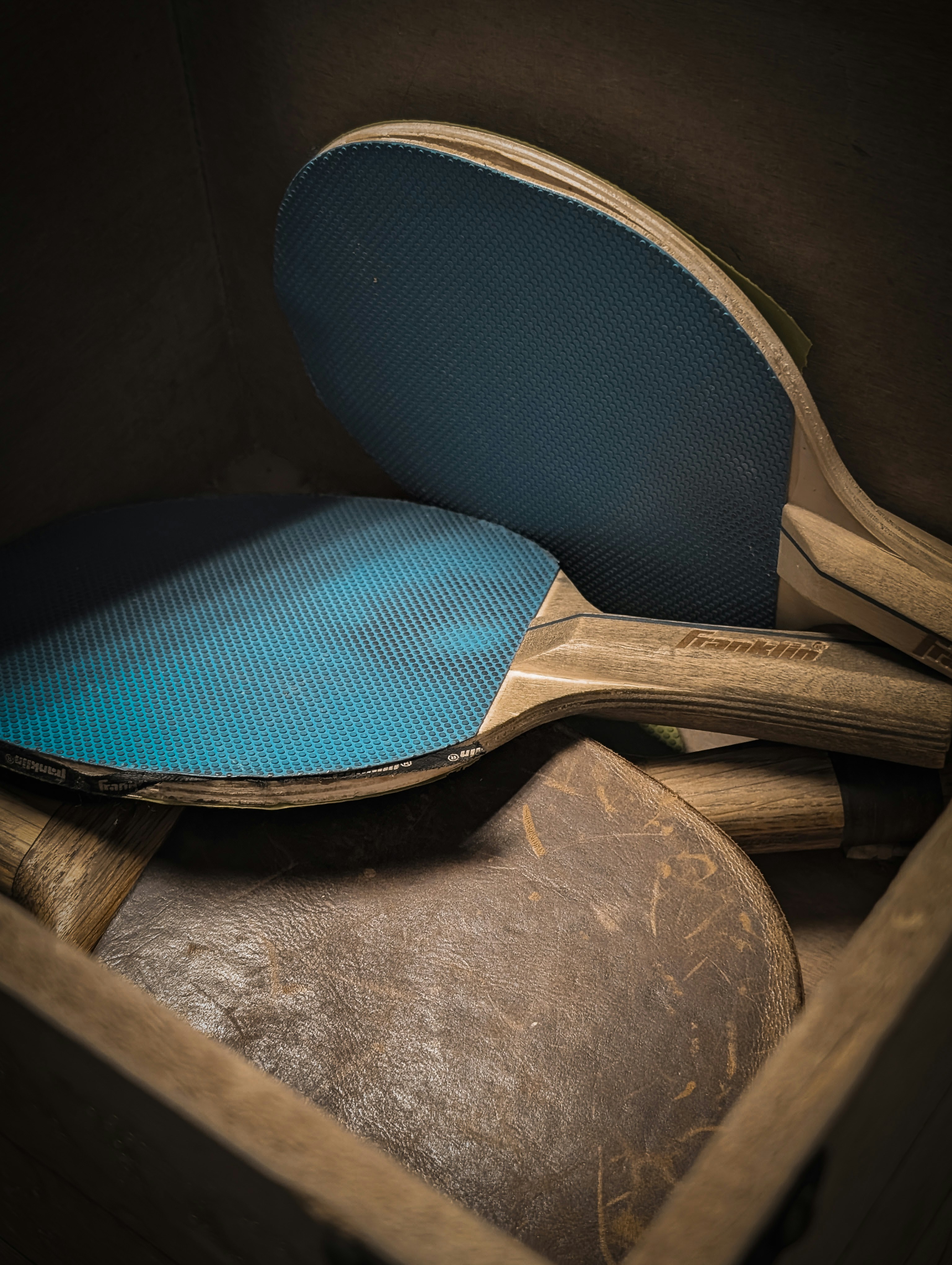 Two ping pong paddles in a wooden box photo – Free Racket Image on Unsplash