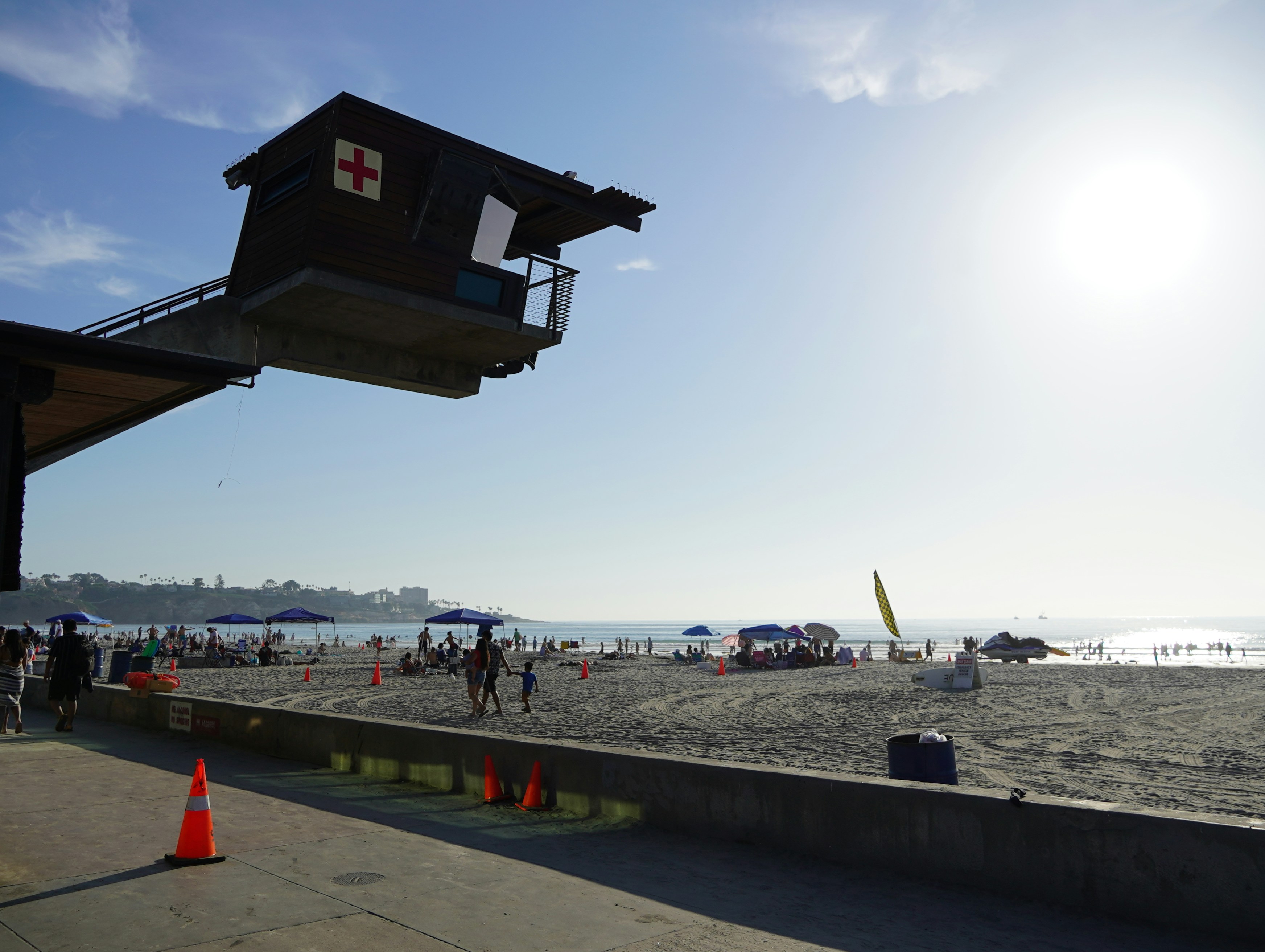 Lifeguard Watchtower at Noon: A Quiet Tension Above a Busy Beach