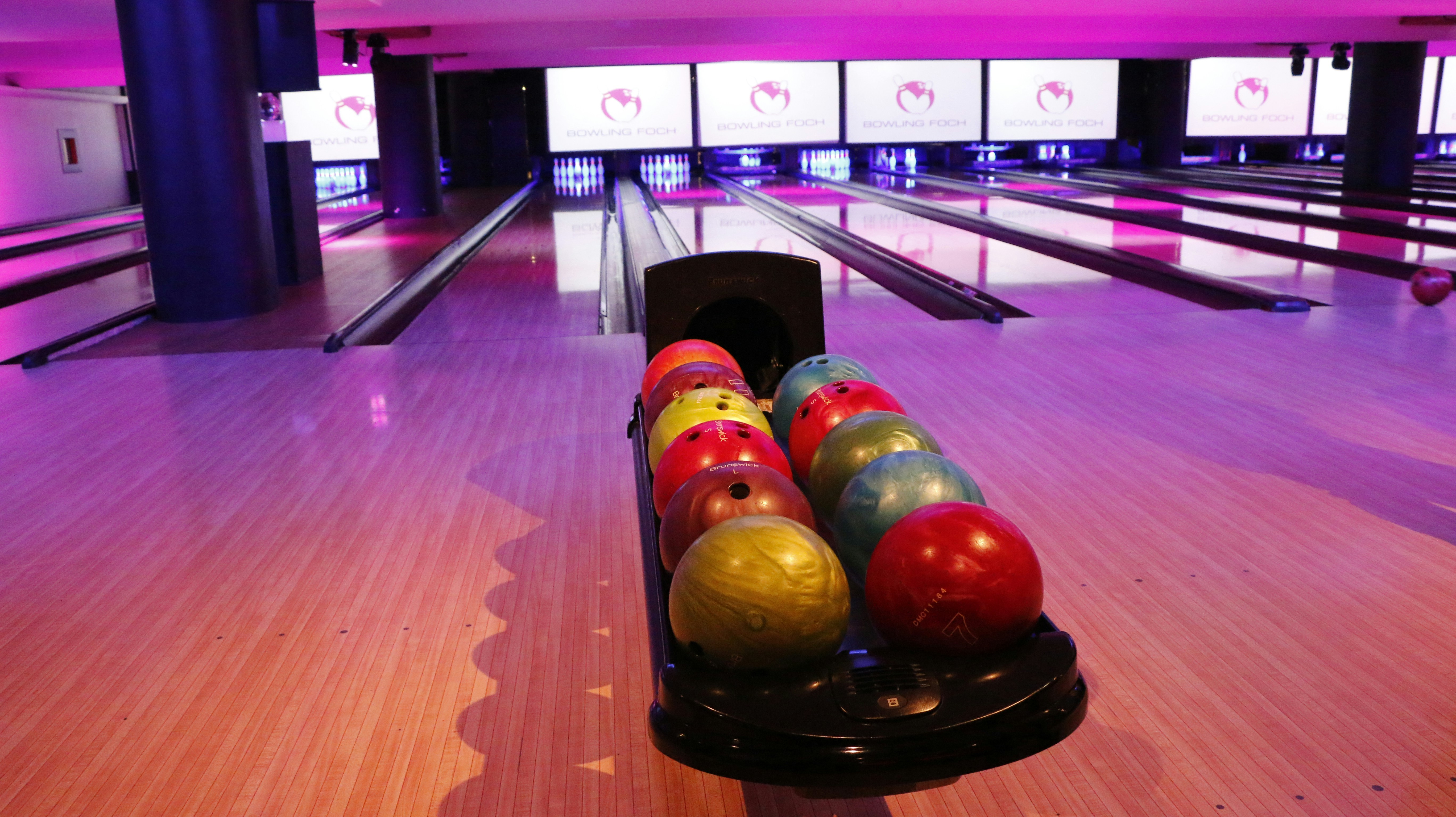 A row of bowling pins in a bowling alley photo – Free Screen Image on ...