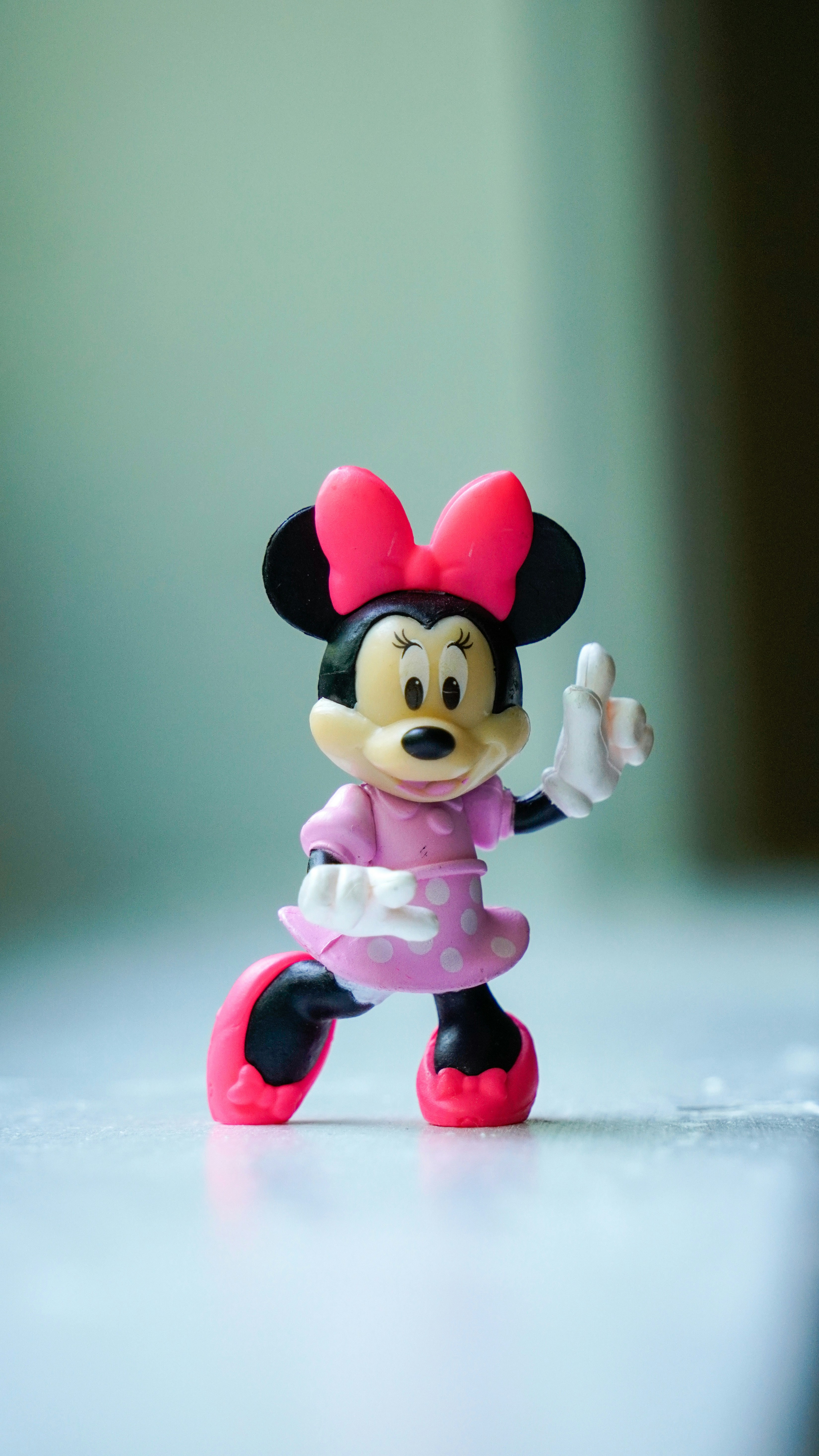 A minnie mouse figurine is posed on a table photo – Free Toy Image on ...