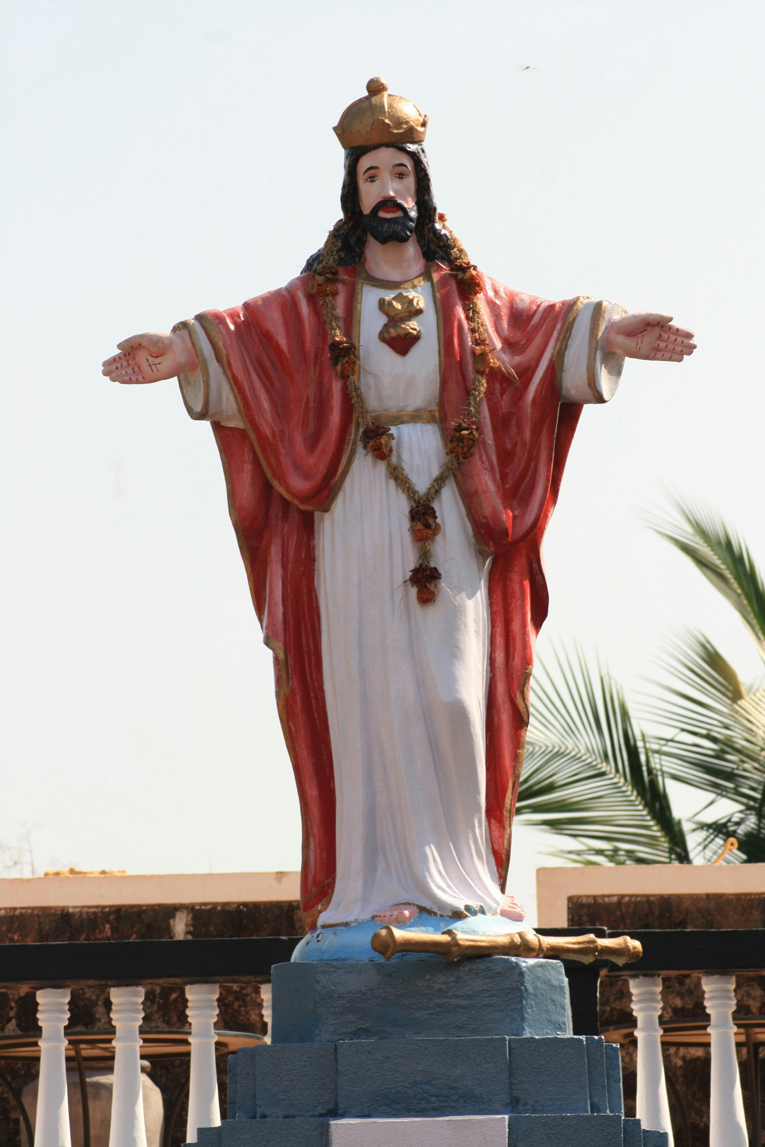 Statue of a Jubilant Ruler Reaching Toward the Sky