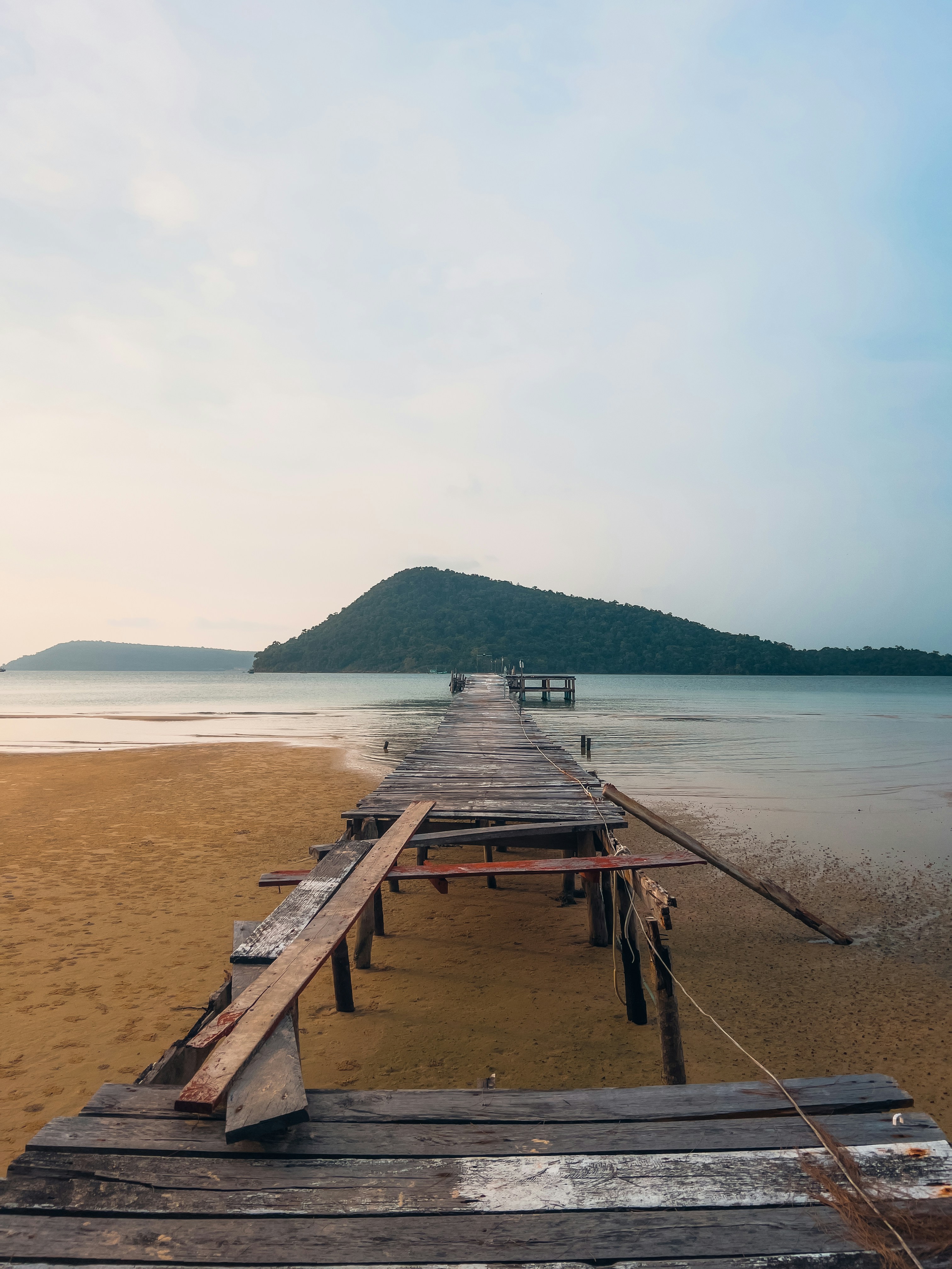 A wooden dock sitting on top of a sandy beach photo – Free Koh rong ...