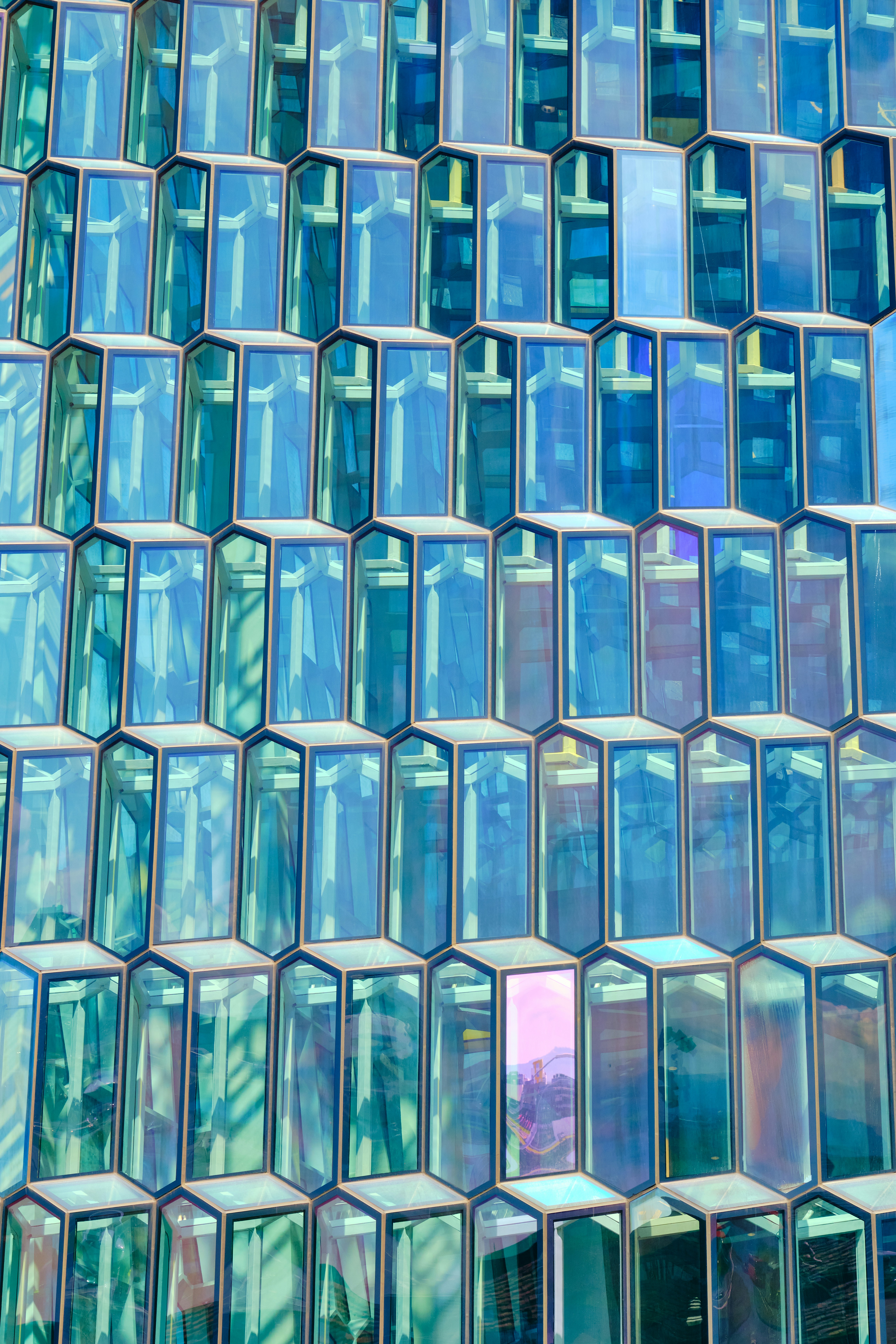 Hexa-Glass Mirage: a kaleidoscopic facade of interlocking windows