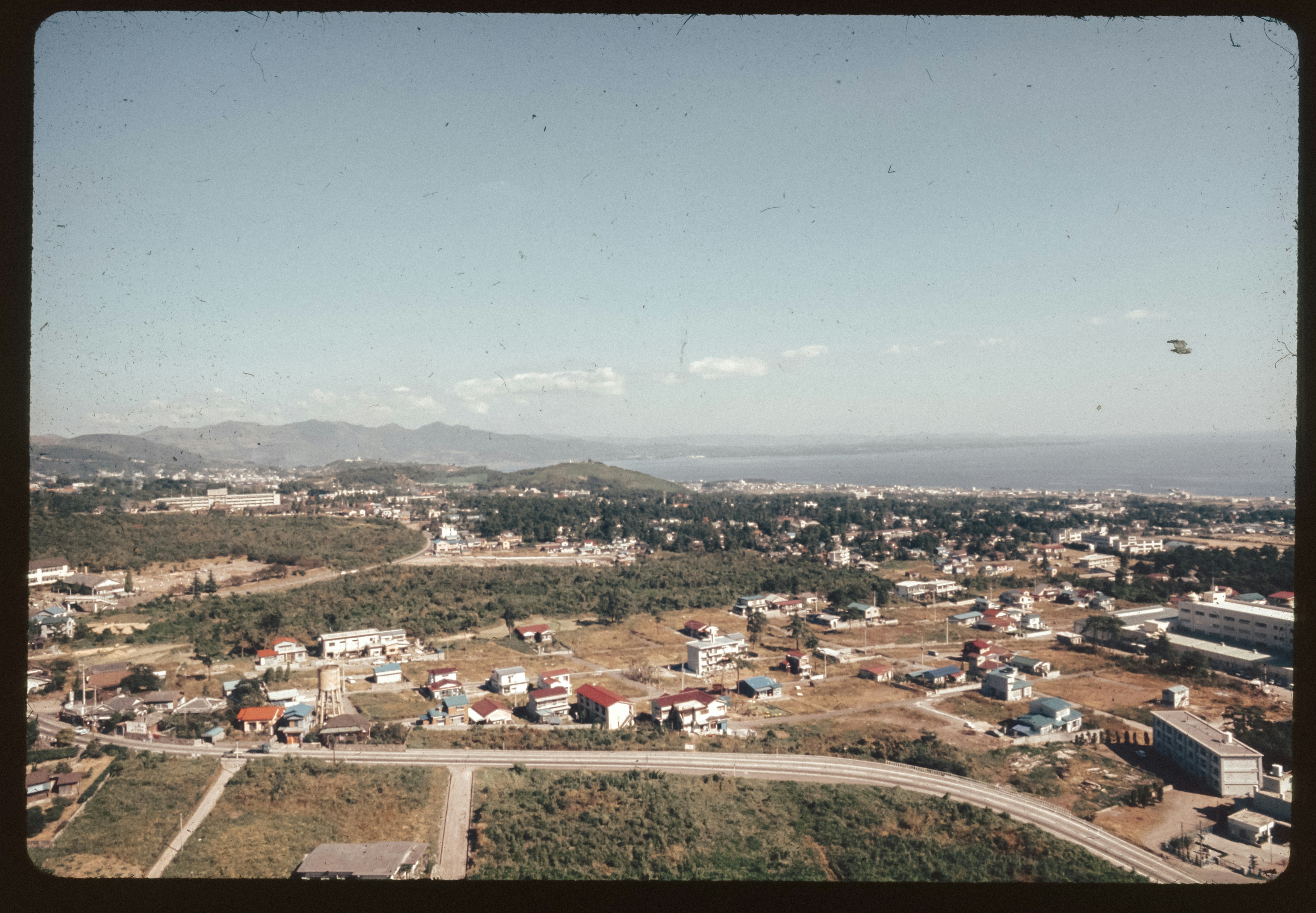 An aerial view of a small town in the middle of nowhere photo – Free ...