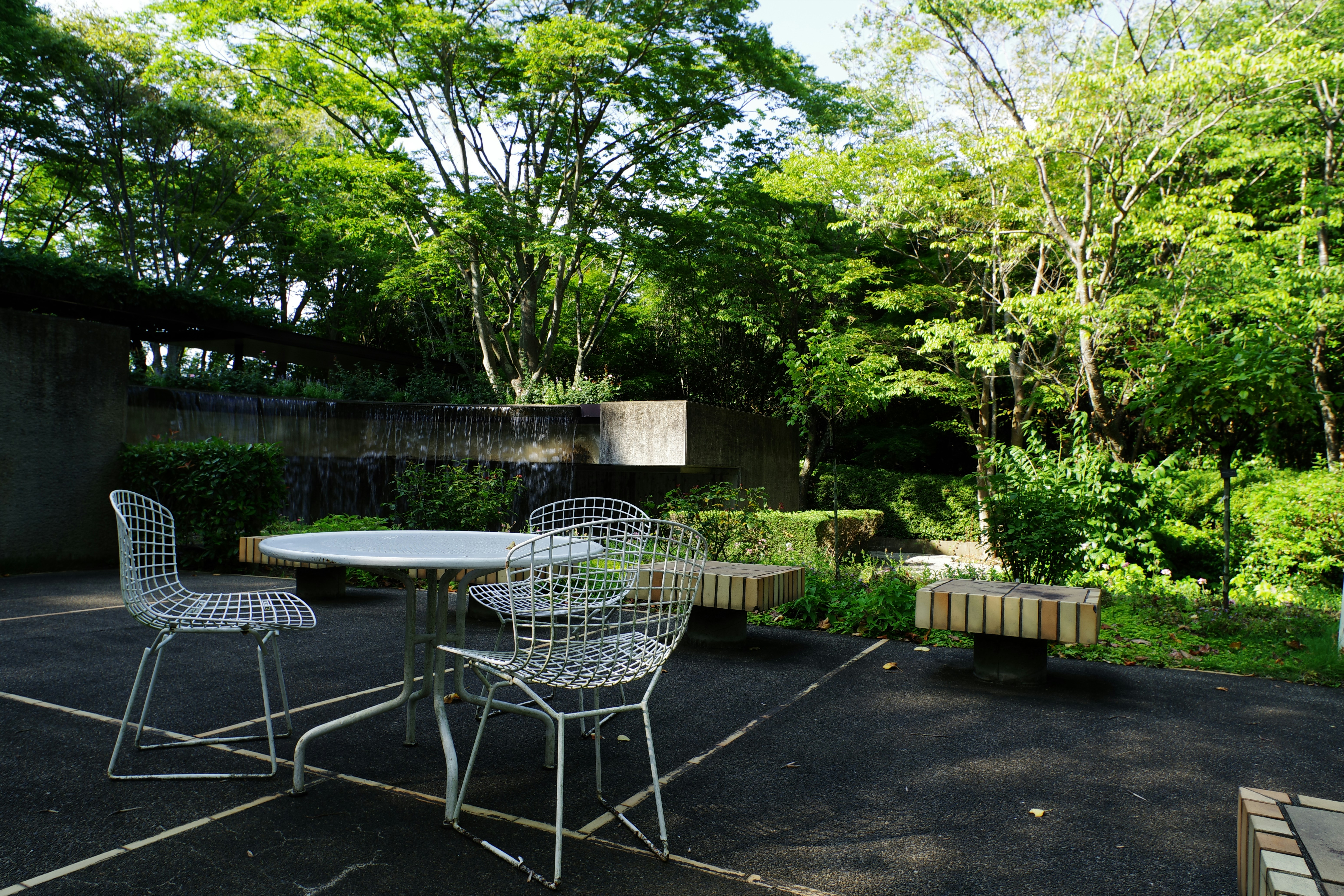 A white table and chairs sitting on top of a parking lot photo – Free ...