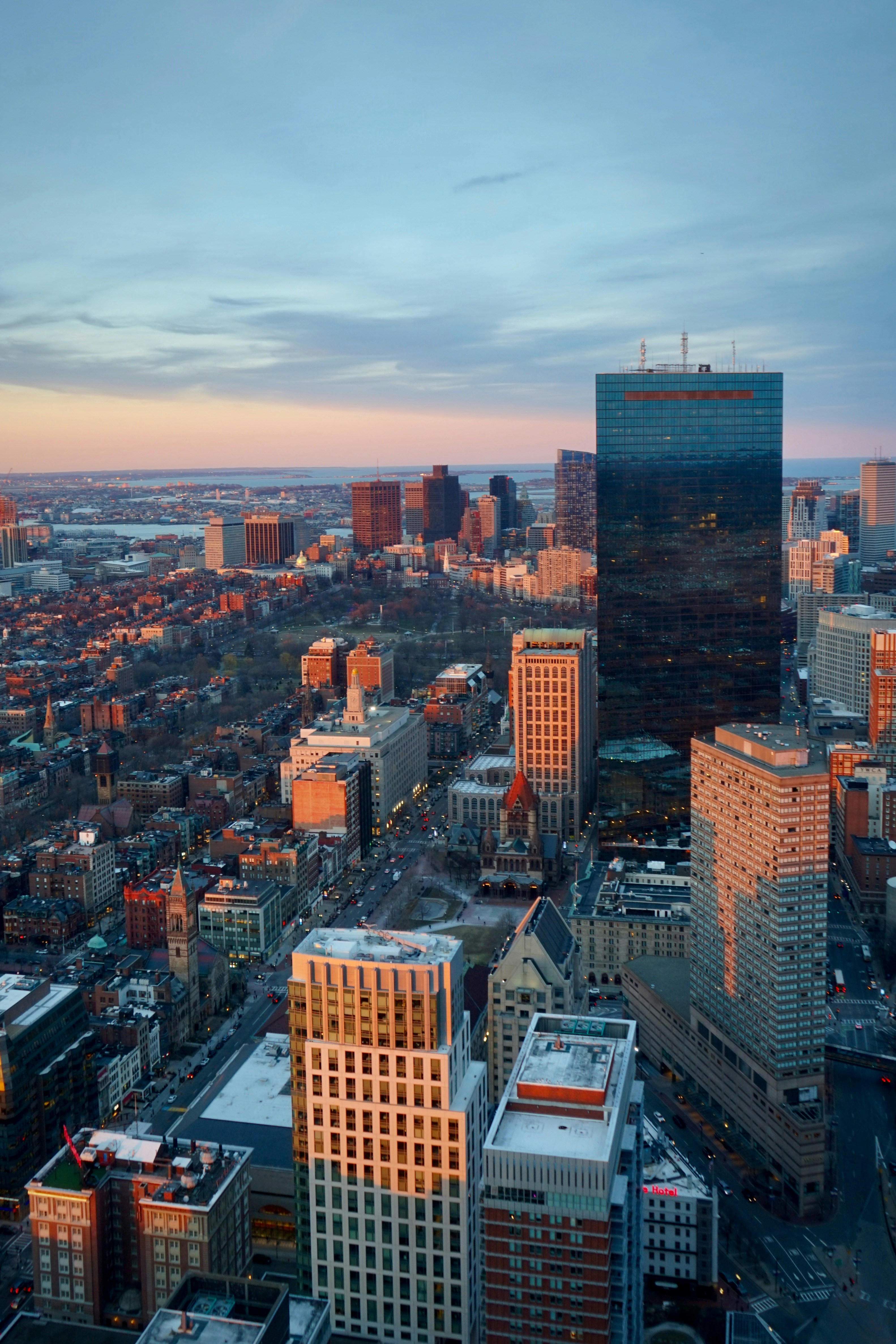 Una vista de una ciudad desde un edificio alto foto – Imagen de Bostón ...