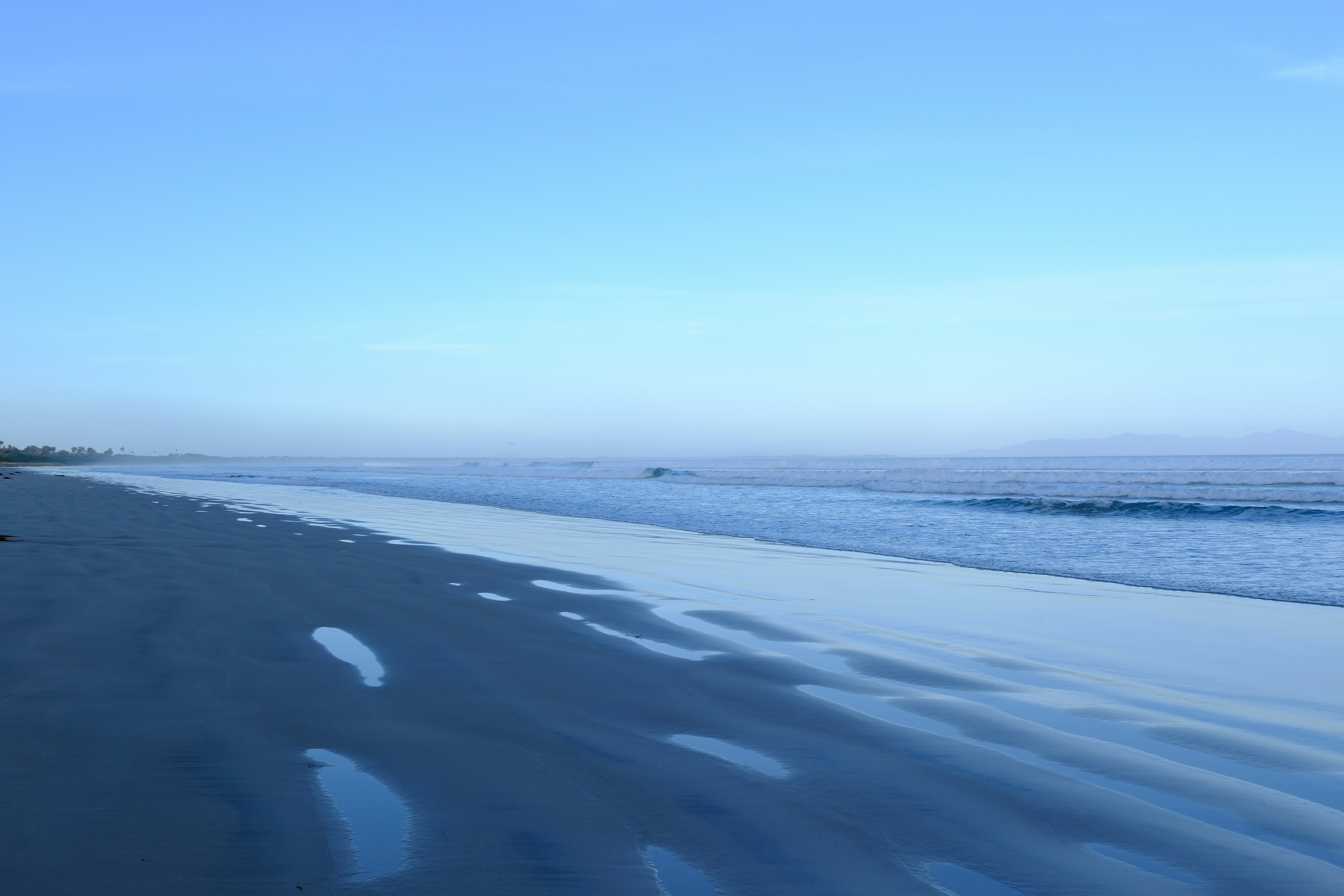 Cerulean Shoreline: Ripple Patterns and Quiet Horizon