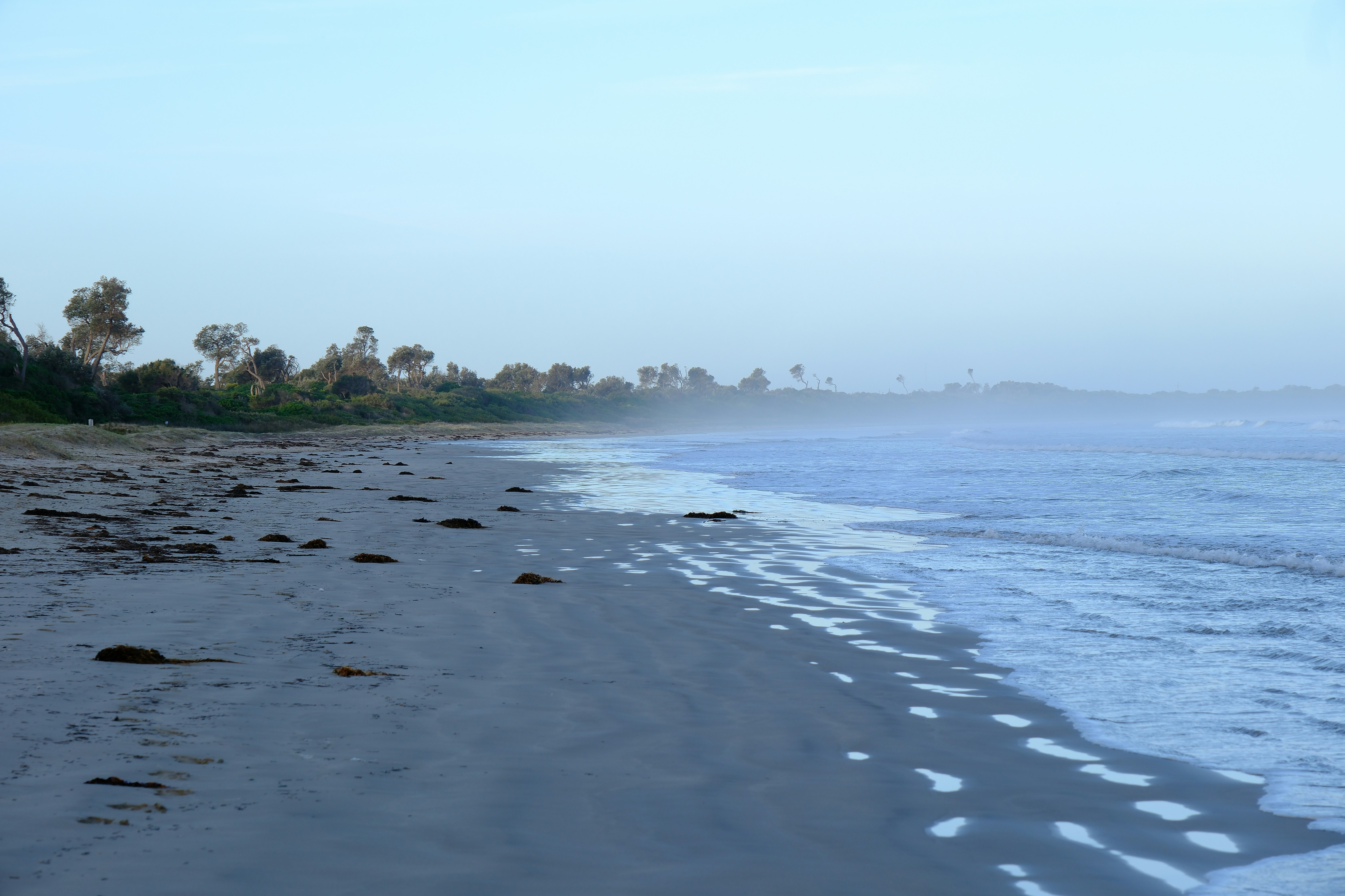 A view of a beach from a distance photo – Free Nature Image on Unsplash