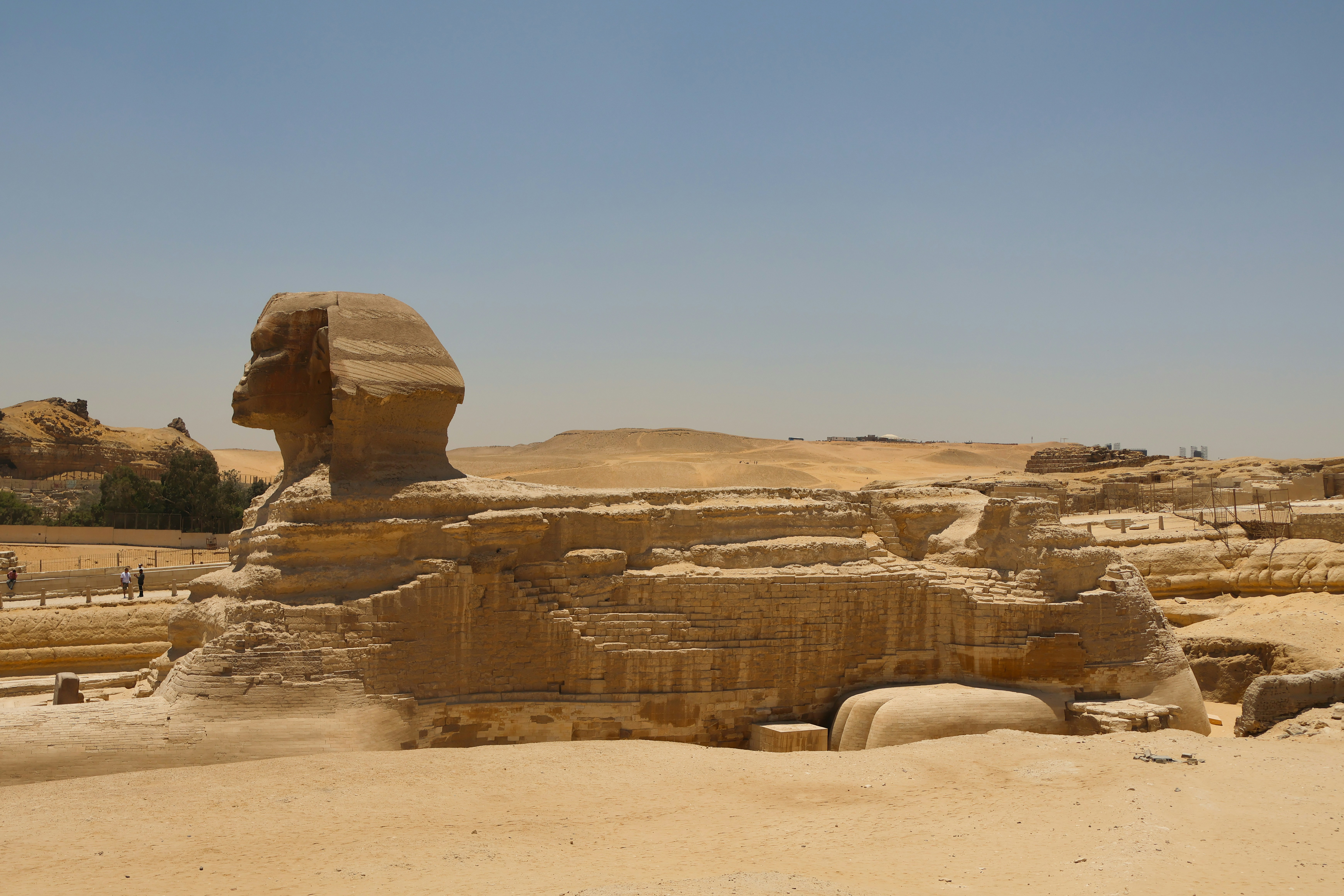 A large sphinx statue in the middle of a desert photo – Free Sphinx ...
