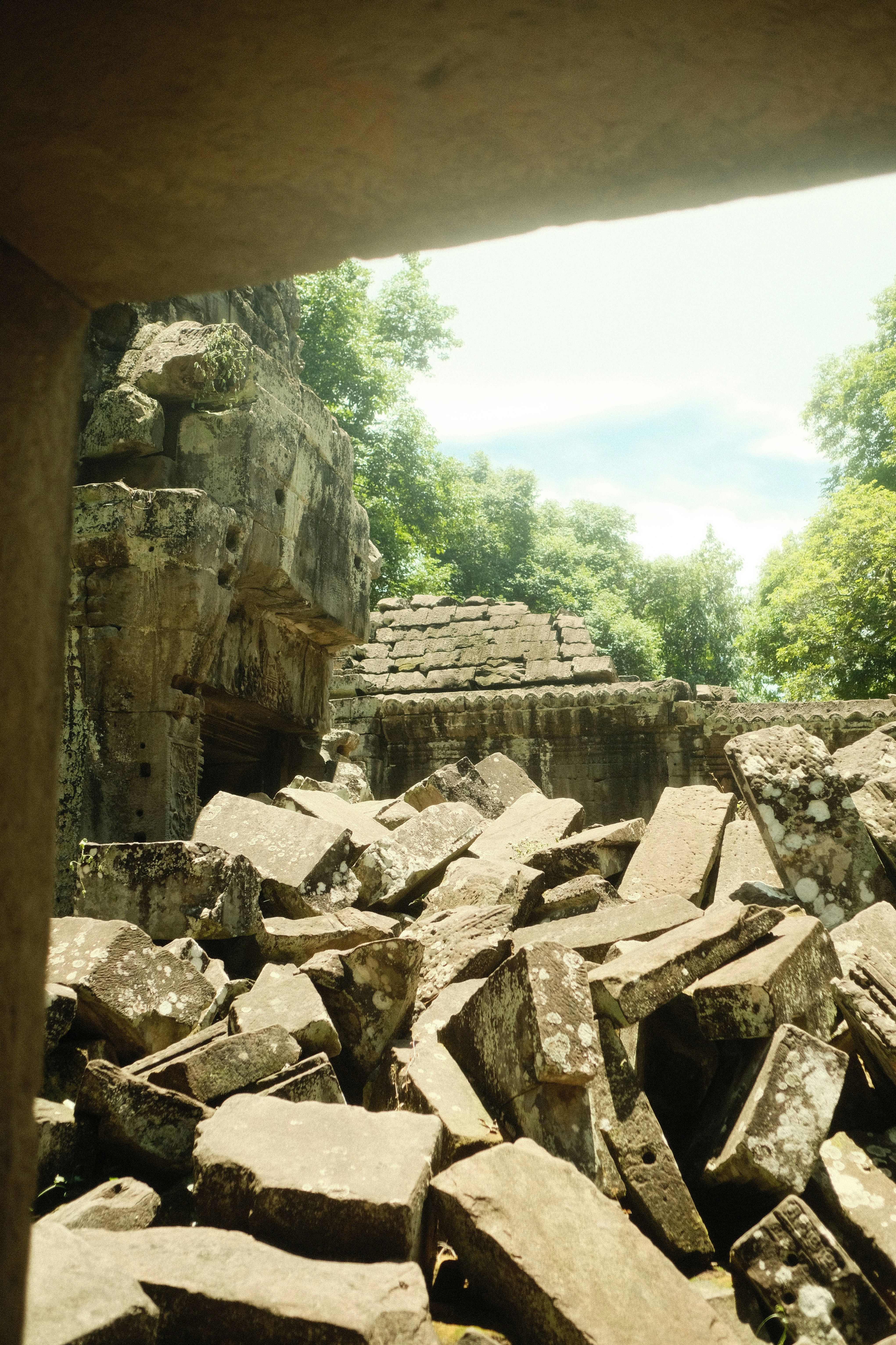 Under the Stone Frame: Sunlit Ruins and Piled Blocks