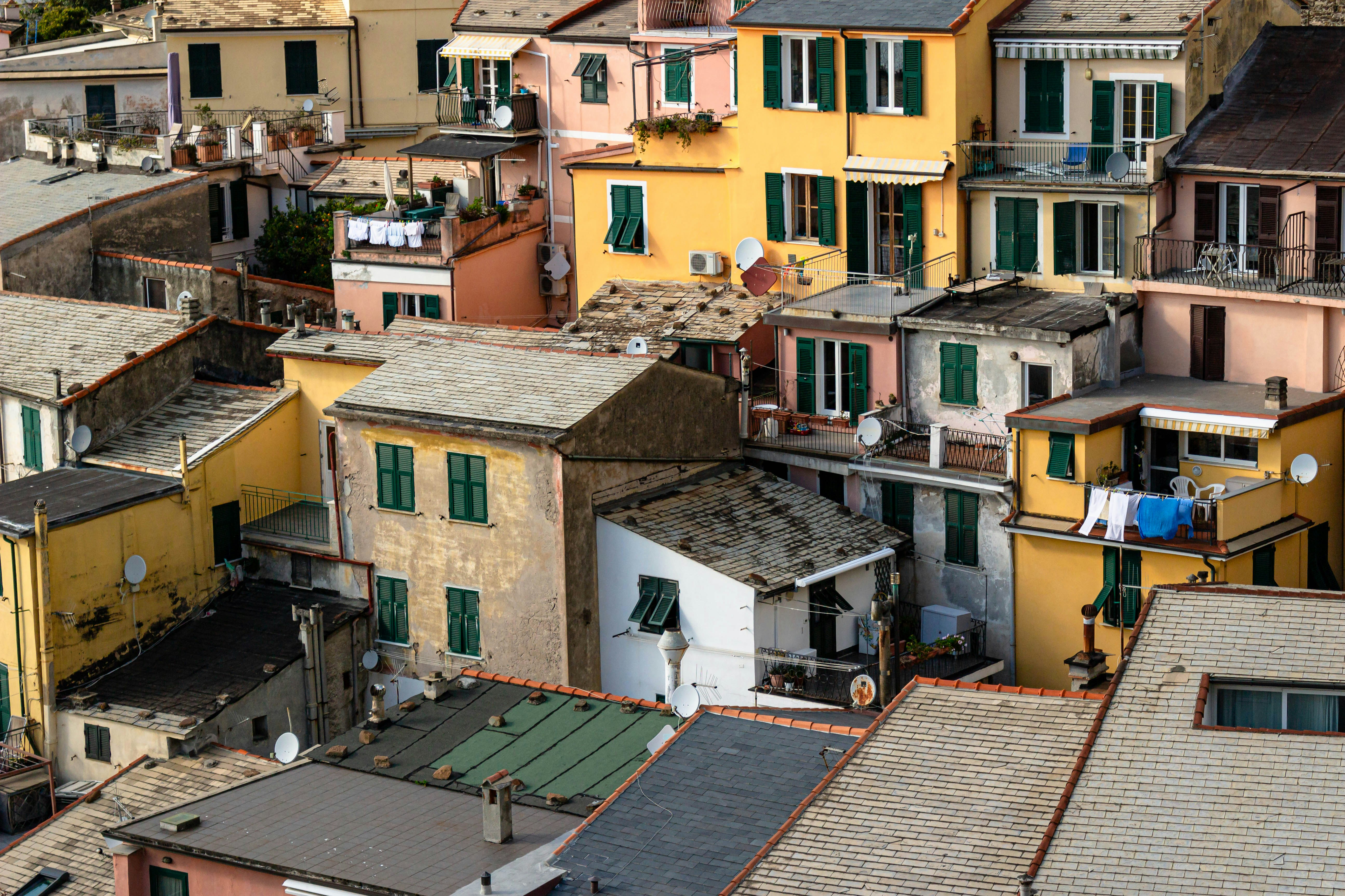 A group of buildings that are next to each other photo – Free Cinque ...