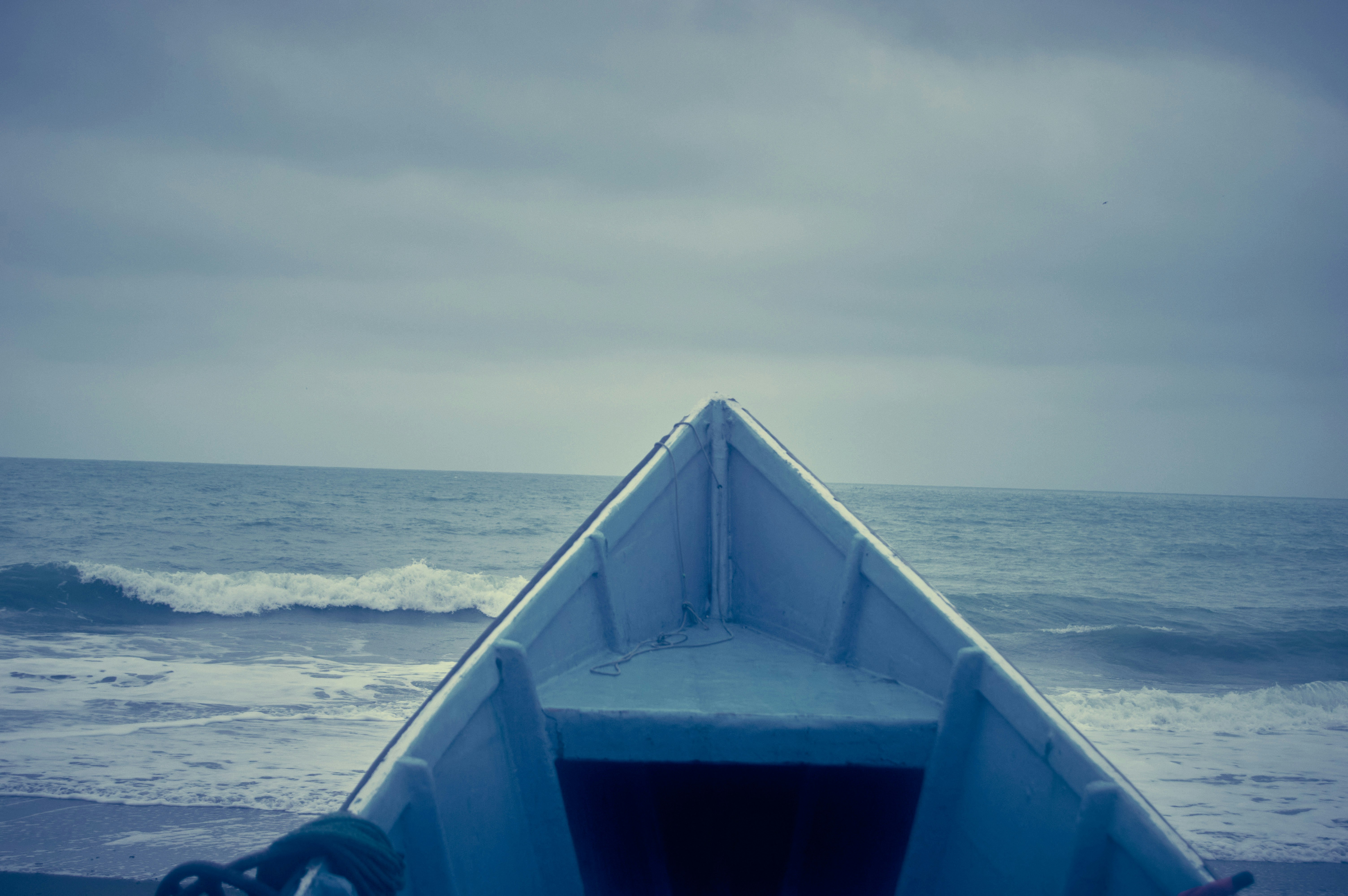 Converging Bow Toward a Quiet Atlantic Horizon