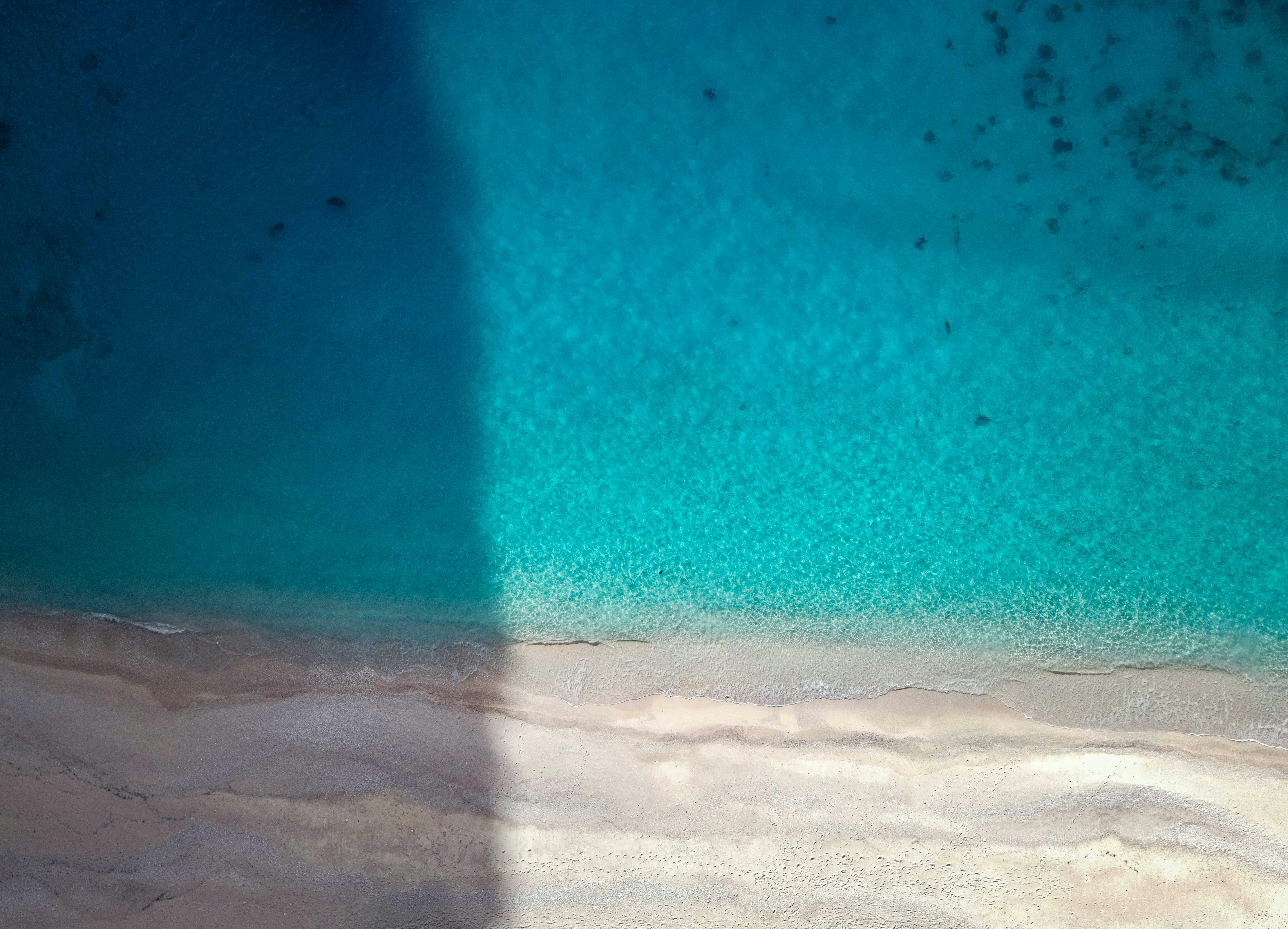 Photo by Francesco Ungaro with DJI Air 2S