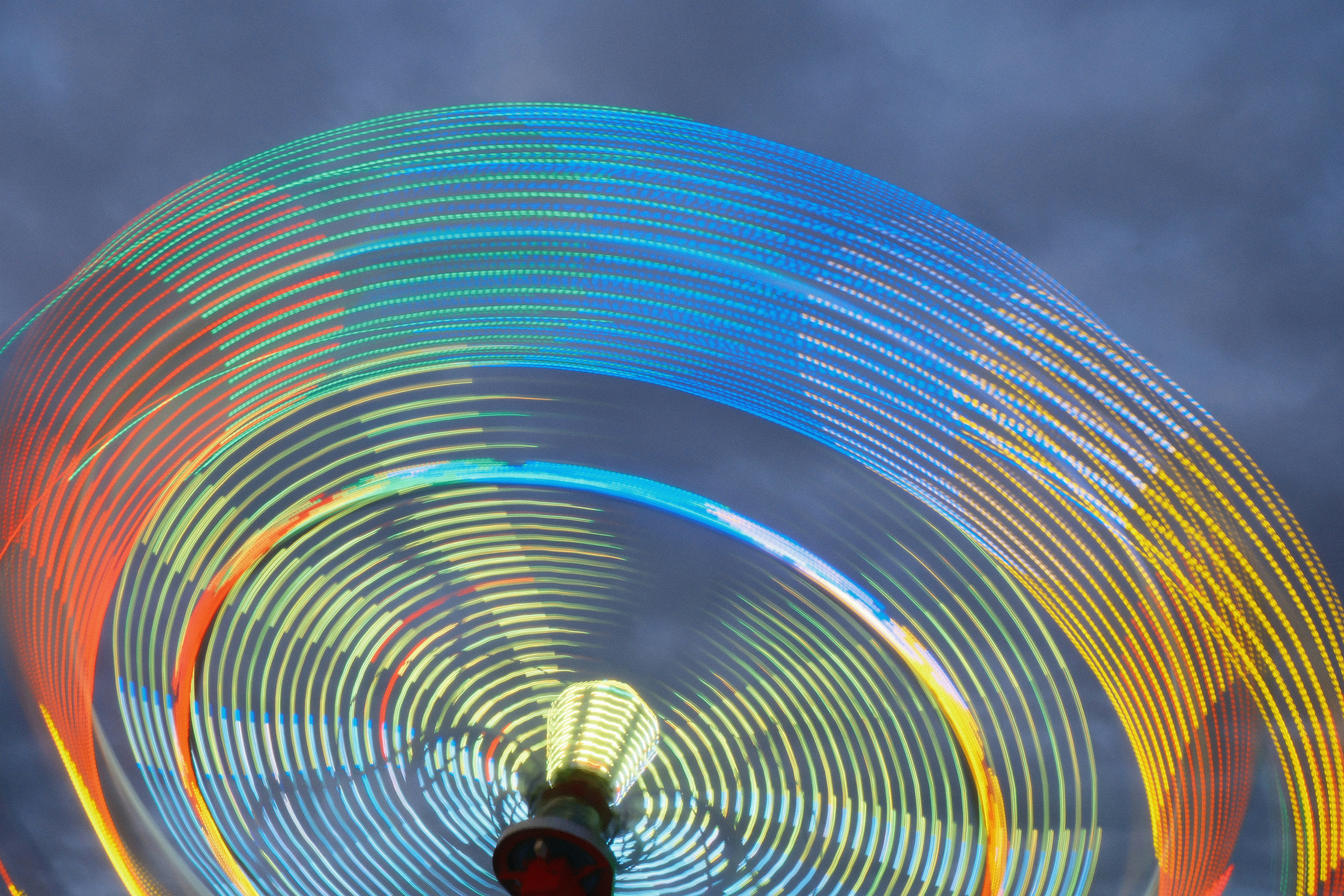 A person riding a spinning wheel at a carnival photo – Free Hunstanton ...