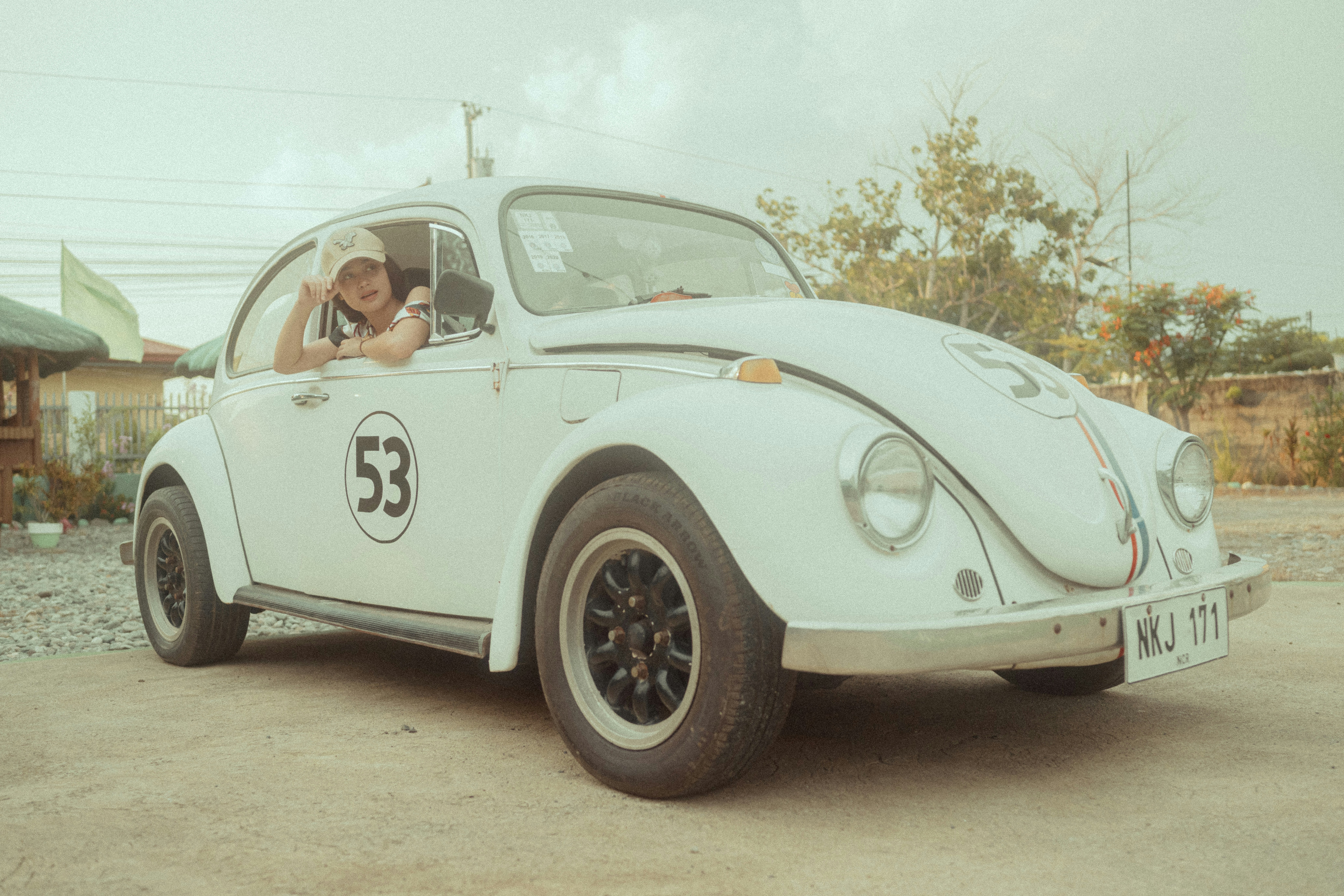 A man and woman in a white vw bug photo – Free Car Image on Unsplash