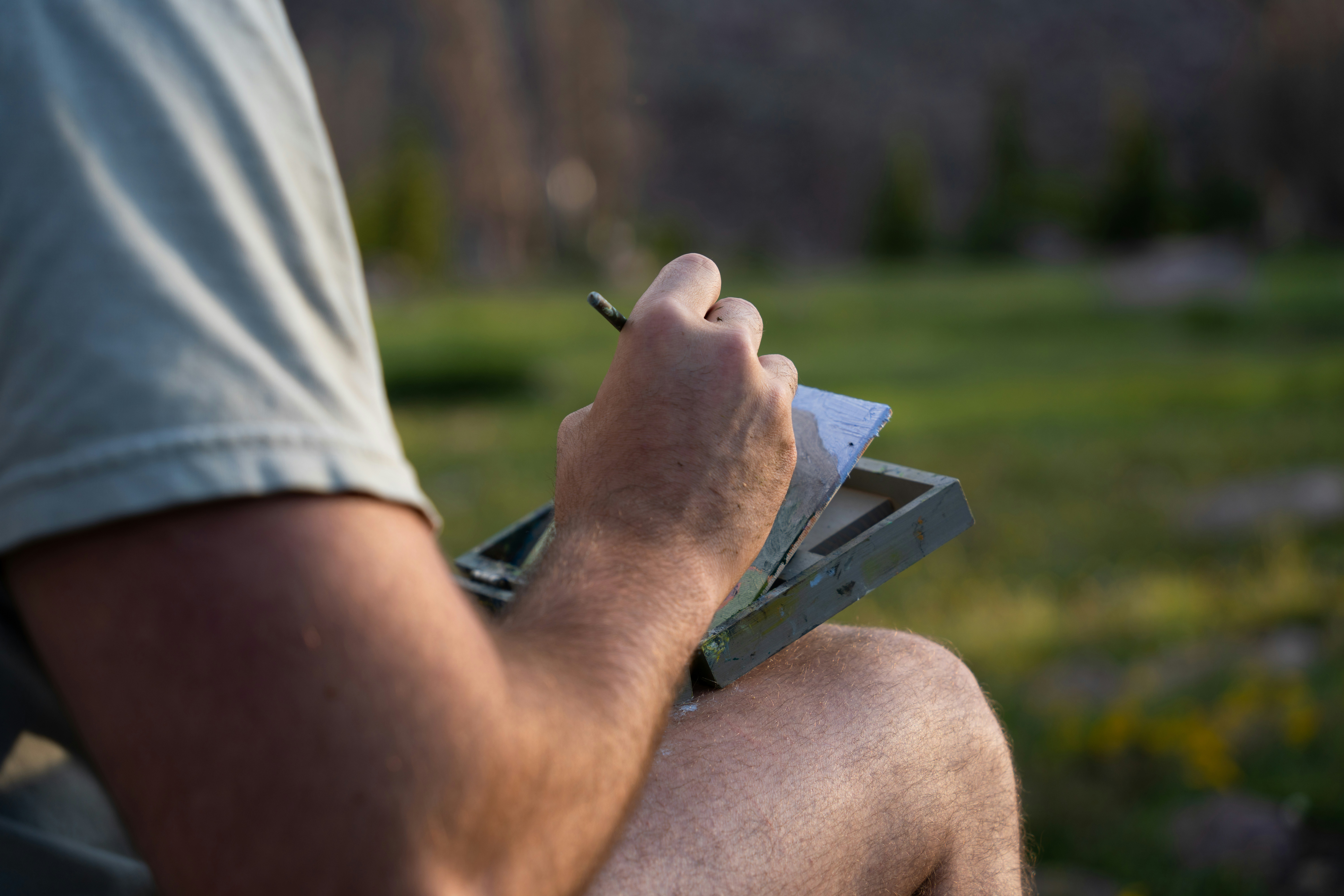 Field Sketch in Outdoor Light: Hands Draft on a Portable Easel