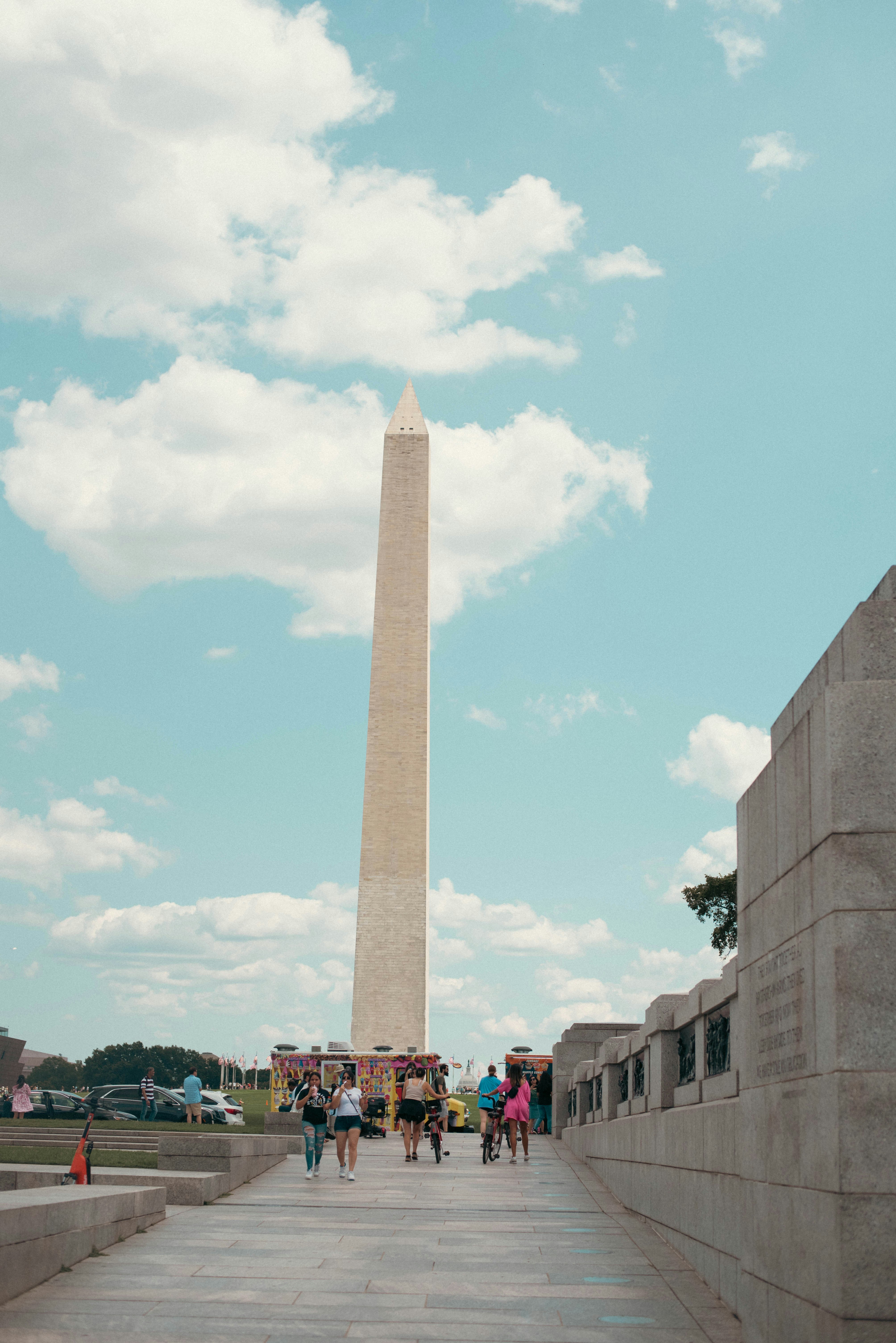 Skyward Obelisk on the National Mall: A Sunlit Walk Toward Memory